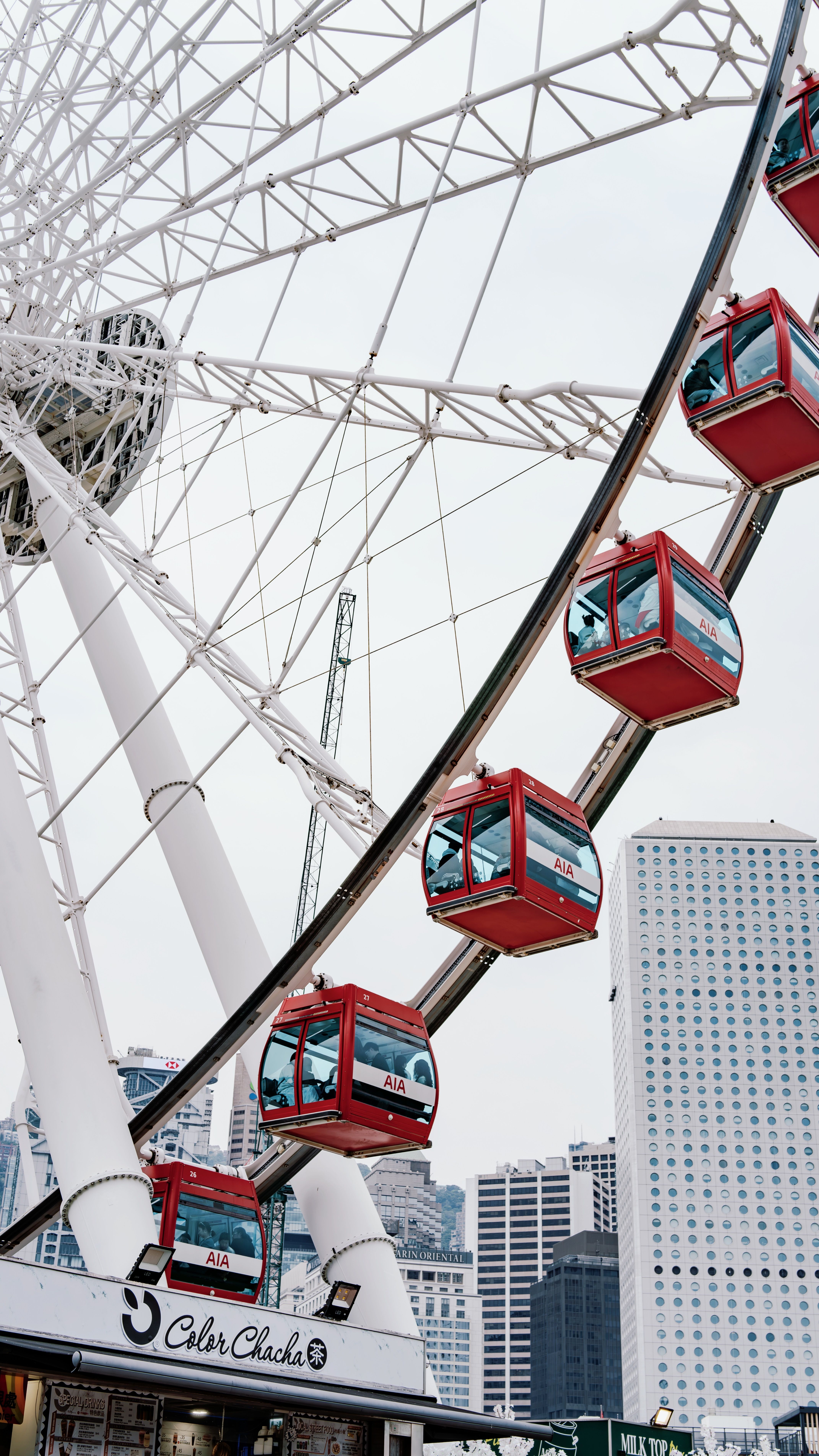 Giant Ferris Wheel in Urban Cityscape · Free Stock Photo