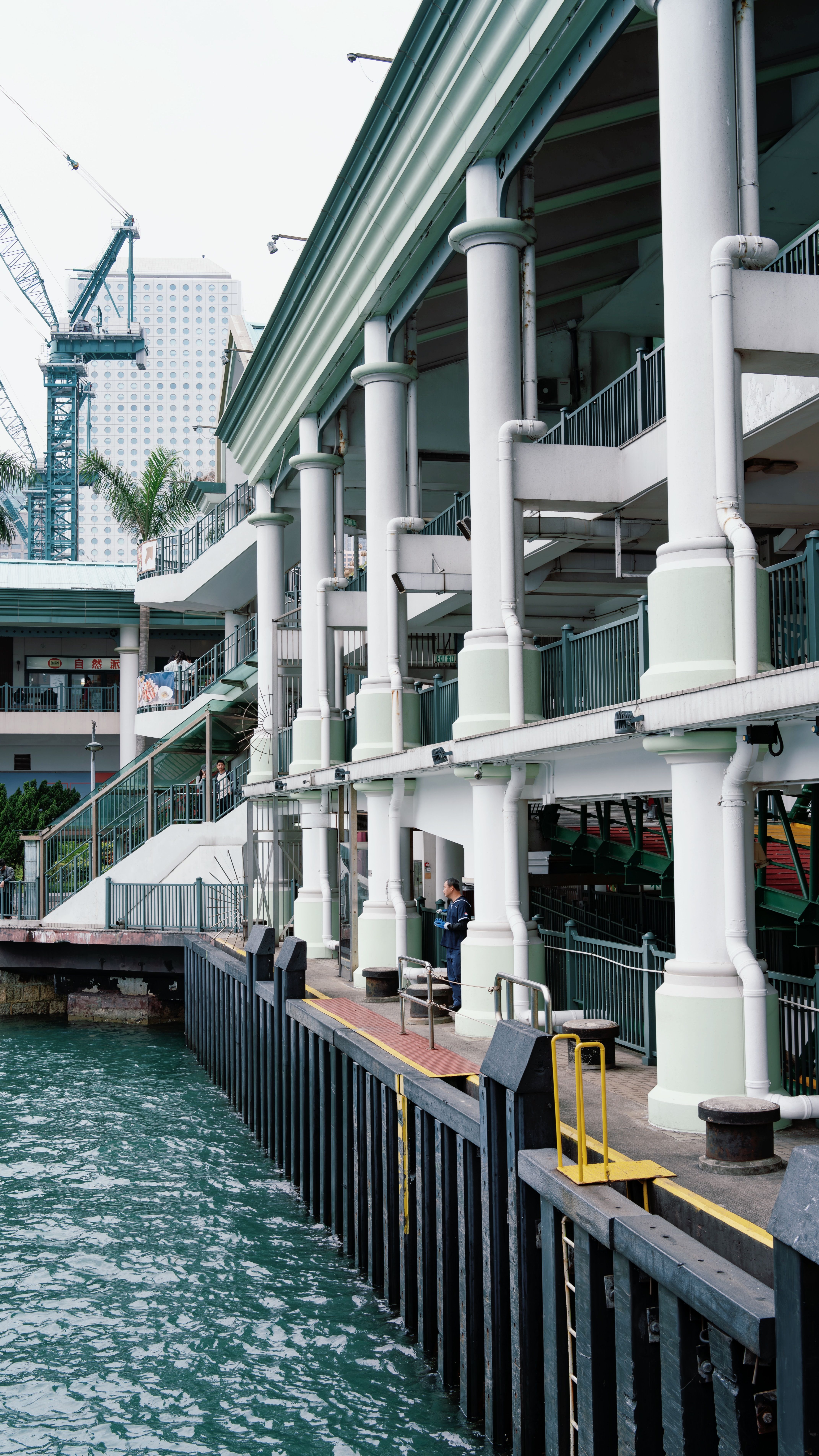 Elegant Bayside Pier with Classic Architecture · Free Stock Photo