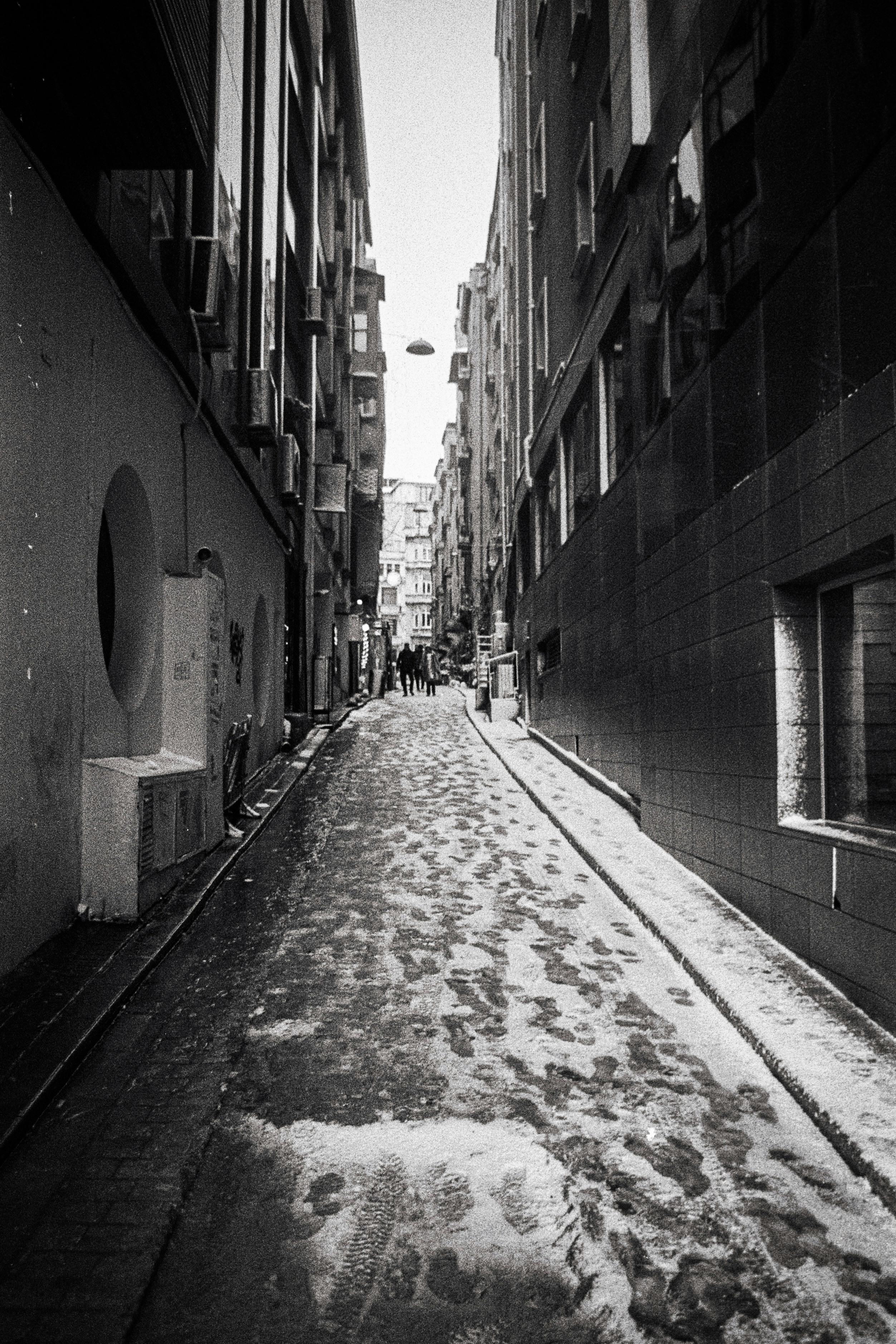 Snowy Alleyway in Historic İstanbul Street · Free Stock Photo