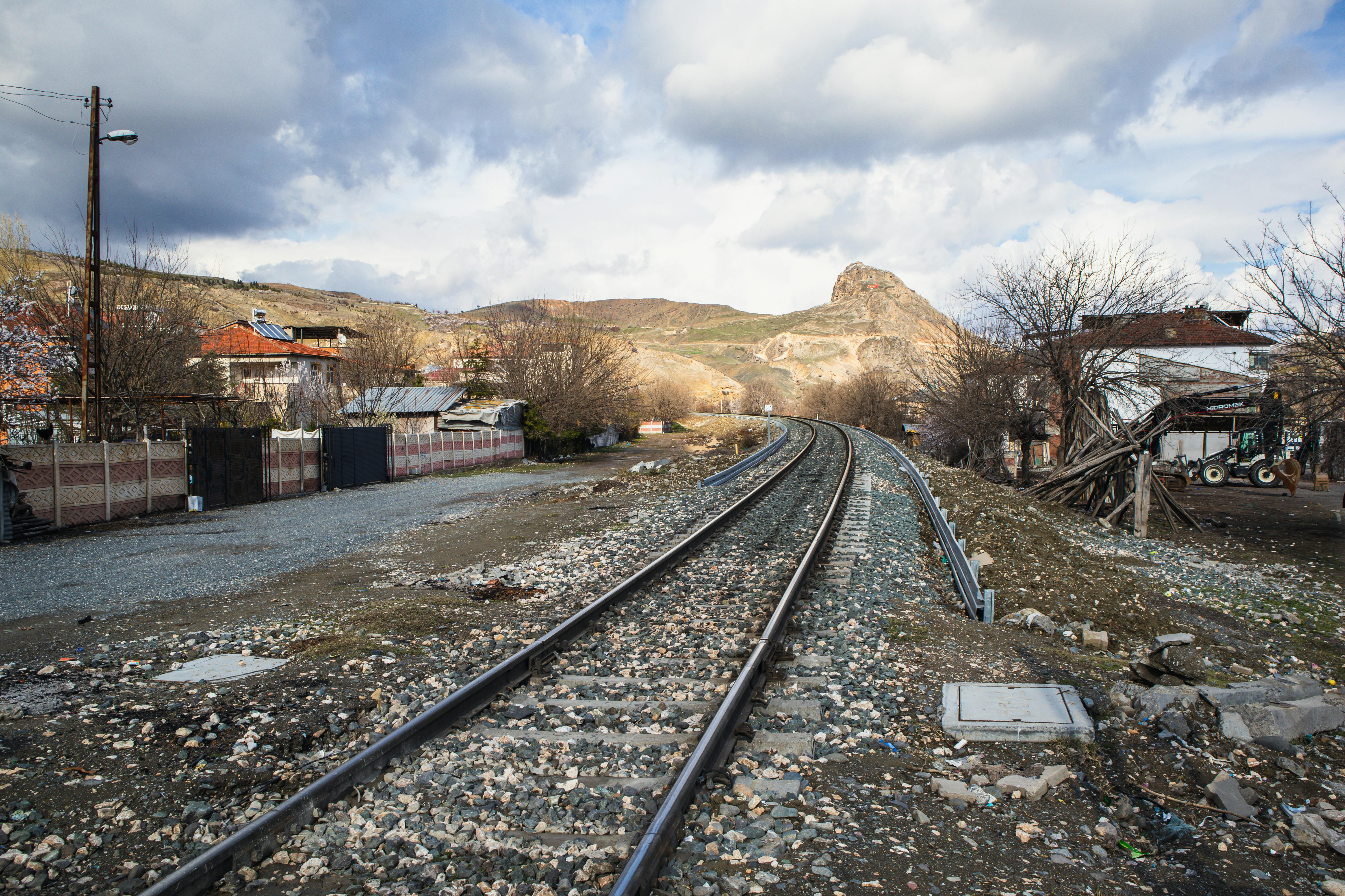 Ferrocarril Panorámico Por La Campiña De Palu Elazığ · Foto de stock ...