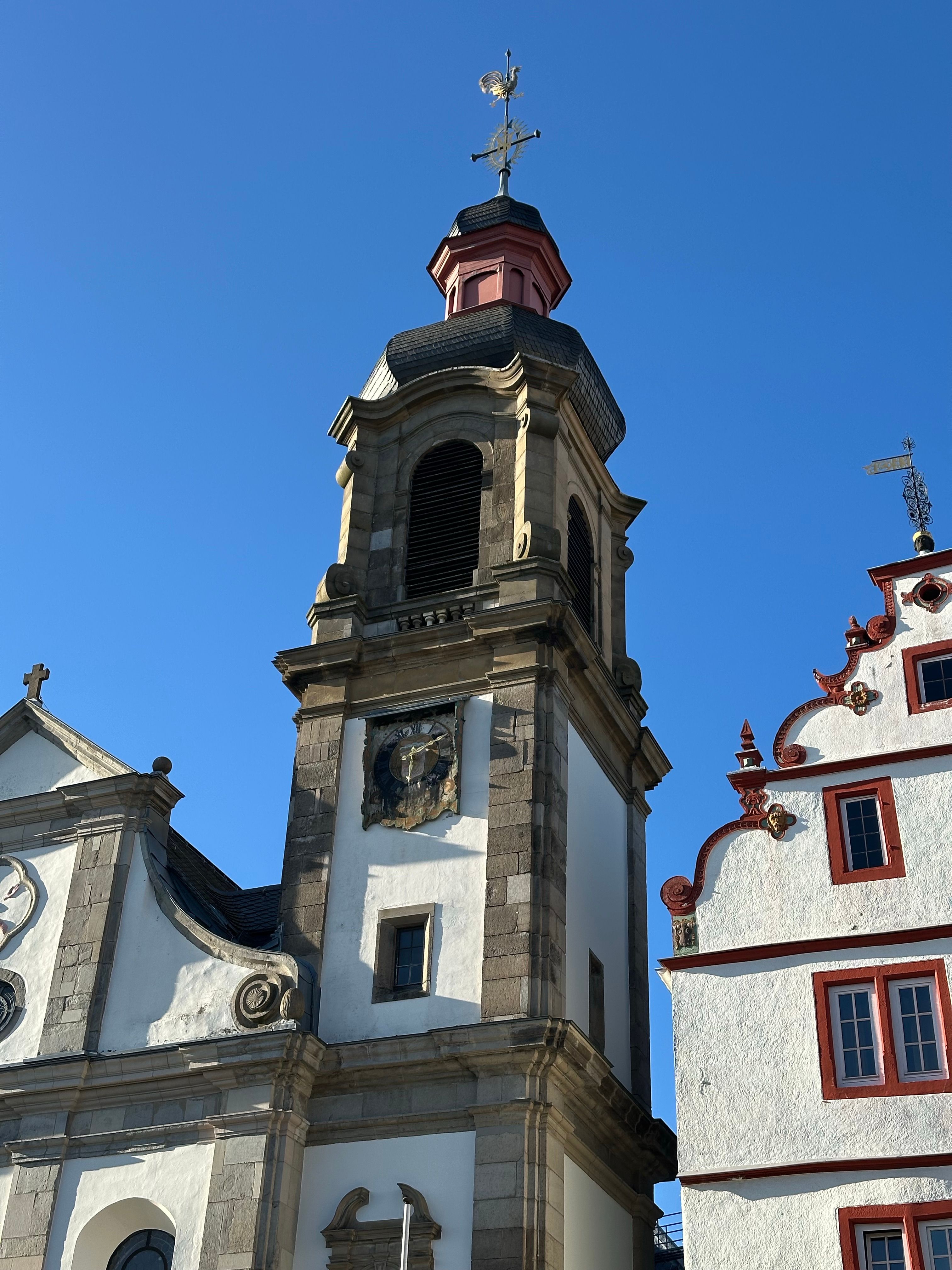 Historic European Church Facade in Sunlight · Free Stock Photo