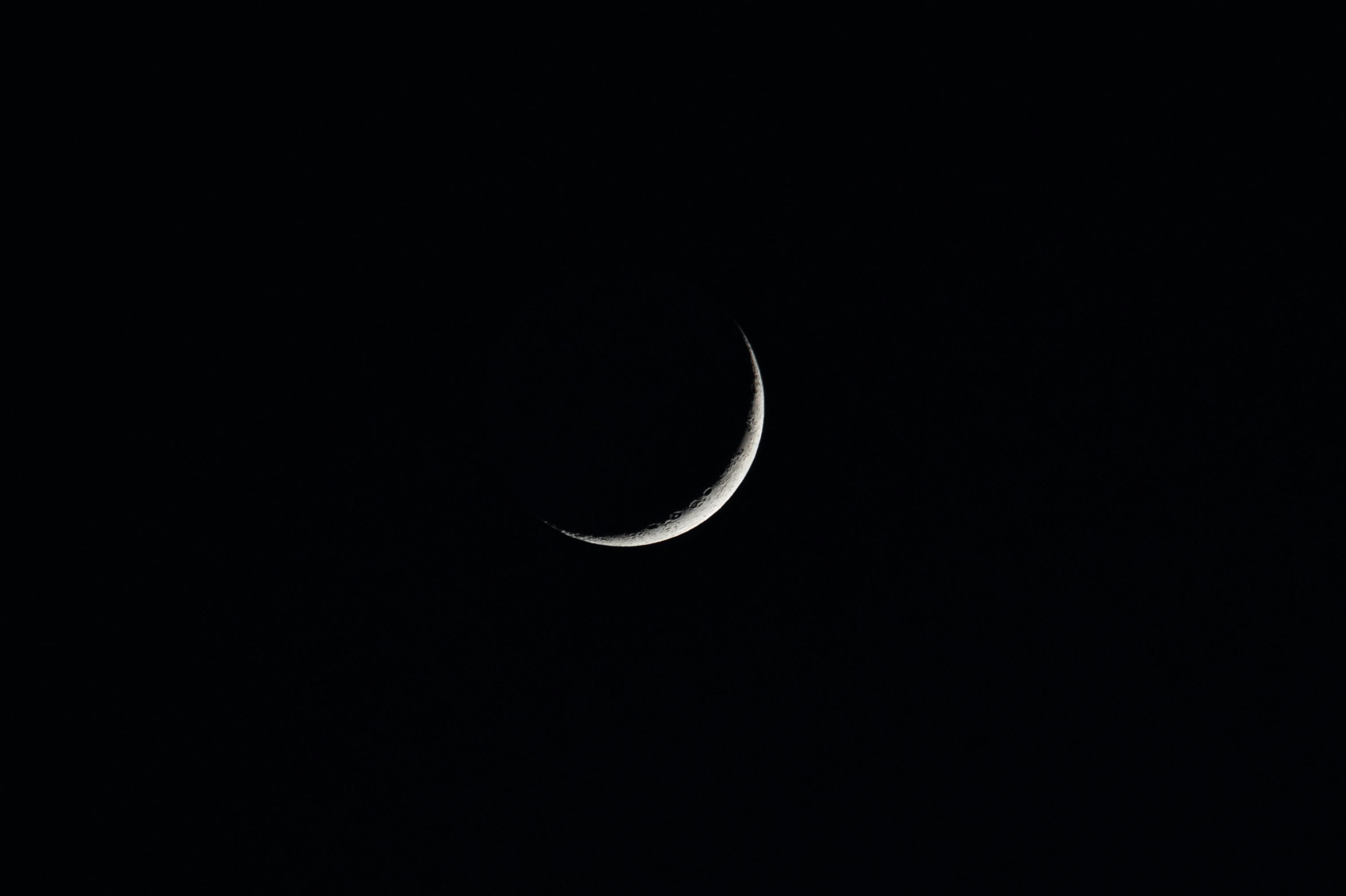 Captivating Crescent Moon in Night Sky · Free Stock Photo