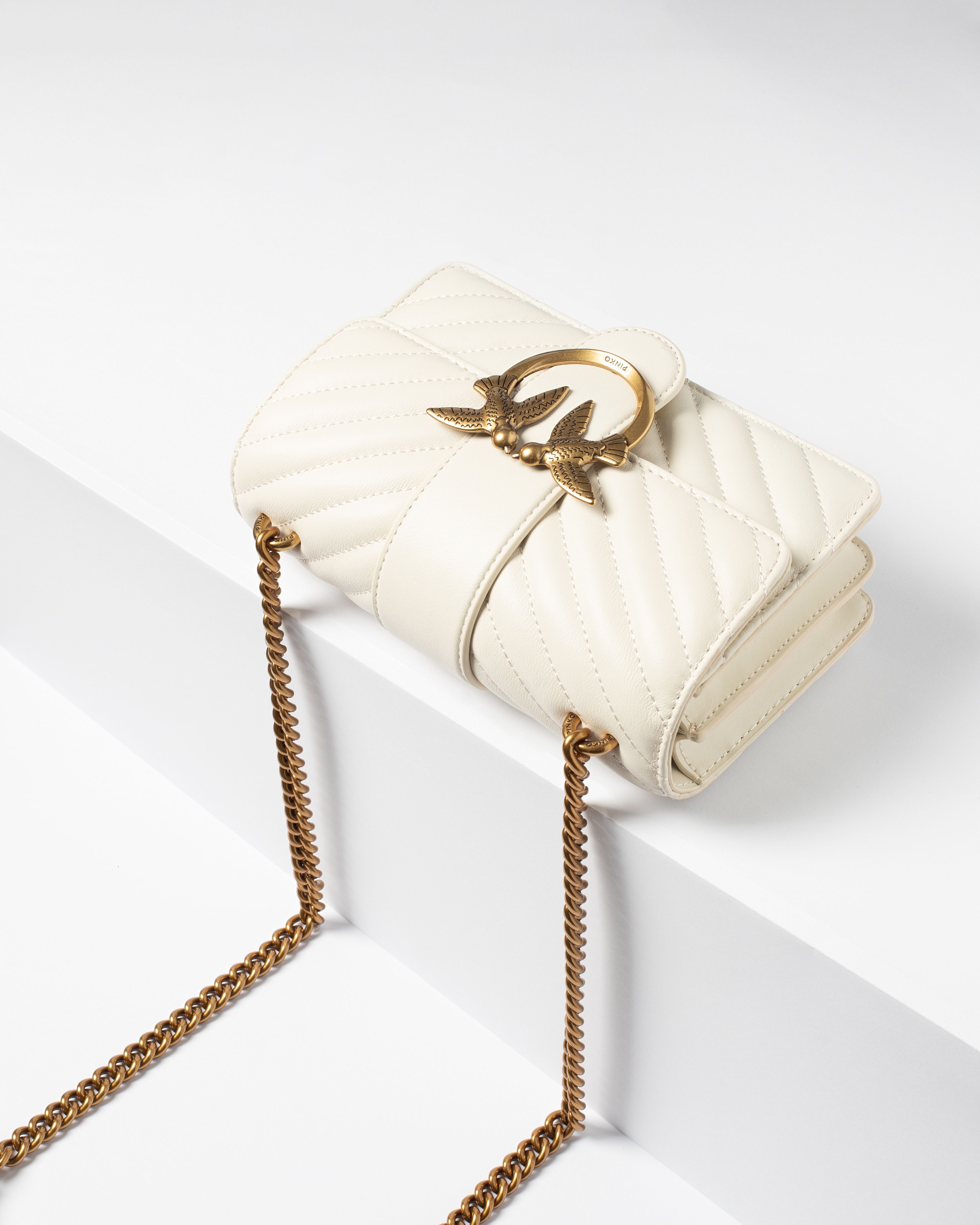 Elegant White Quilted Designer Handbag on Display · Free Stock Photo