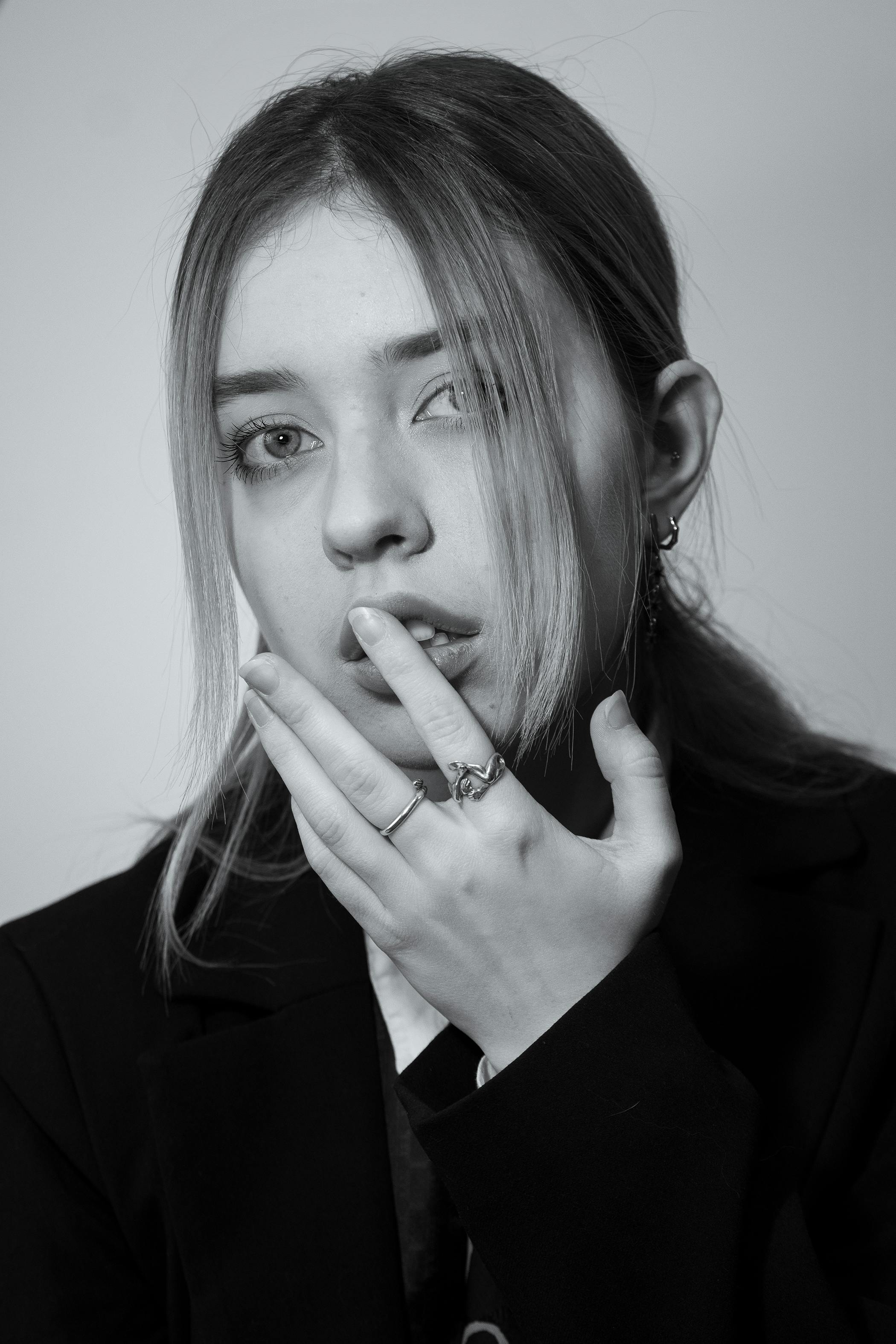 Foto stok gratis tentang #dalam, abu, anggun, anting anting, artistik ...