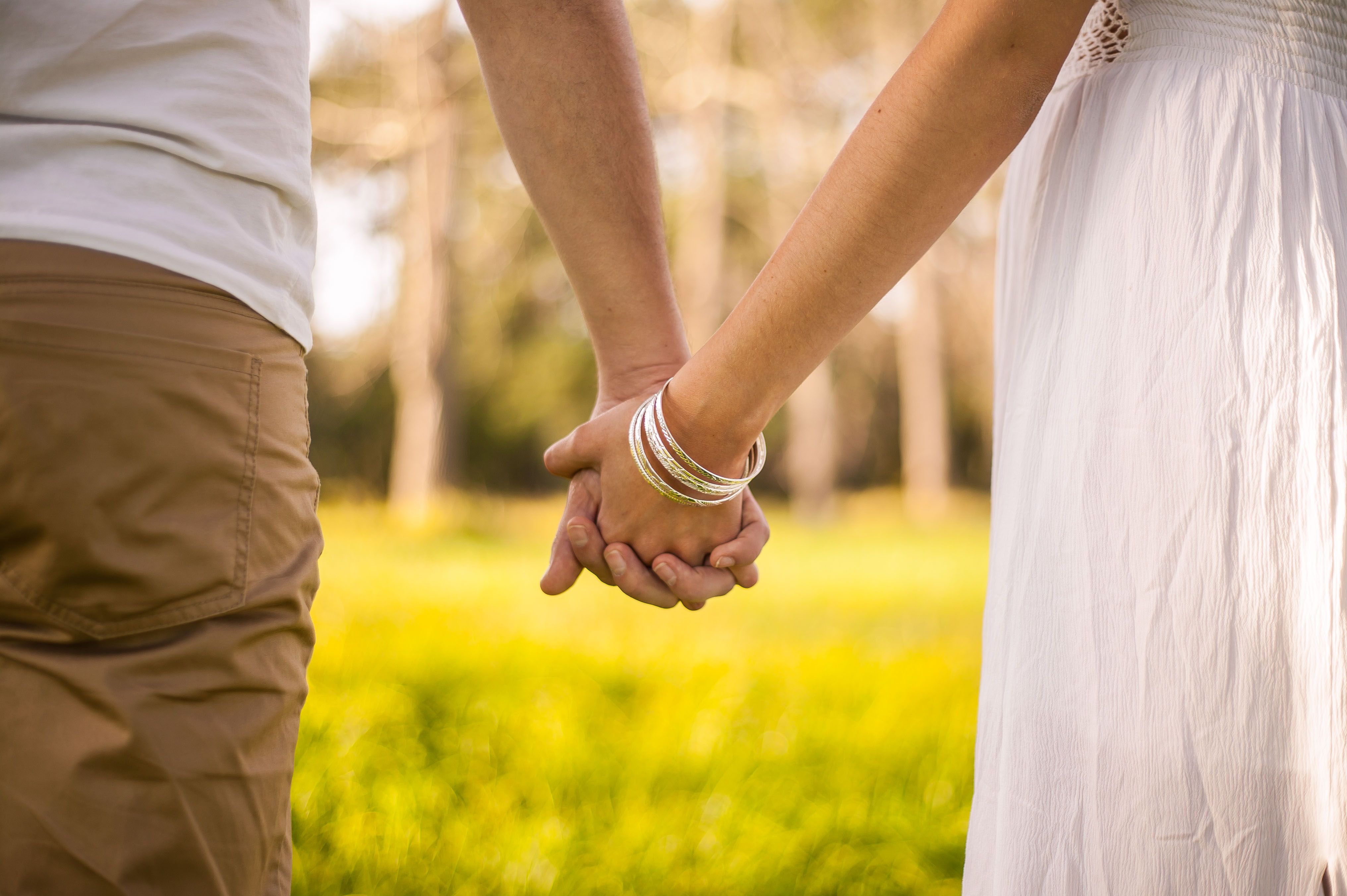 Foto gratuita di amore, coppia, mani
