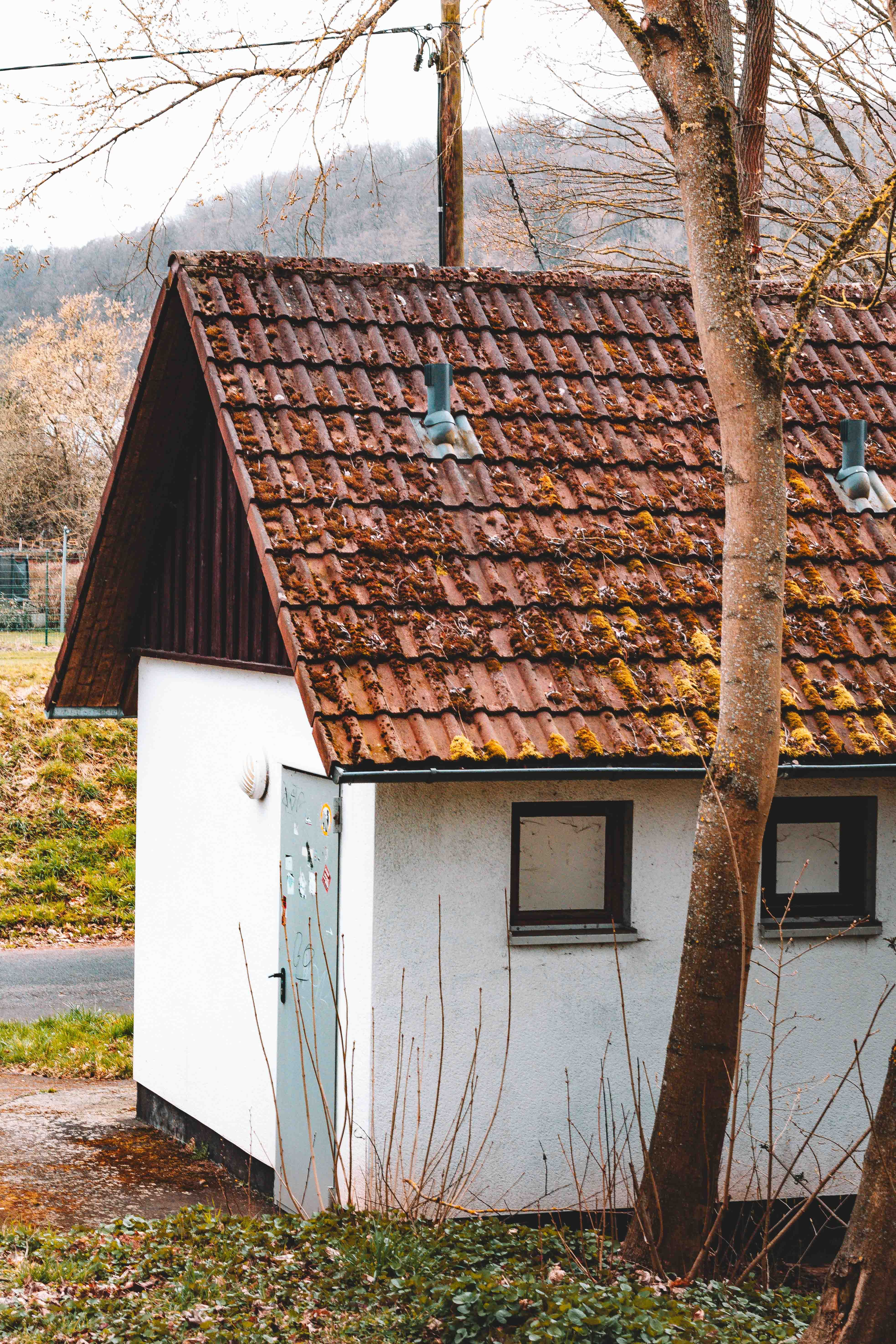 Charming Rustic Cottage in a Countryside Setting · Free Stock Photo