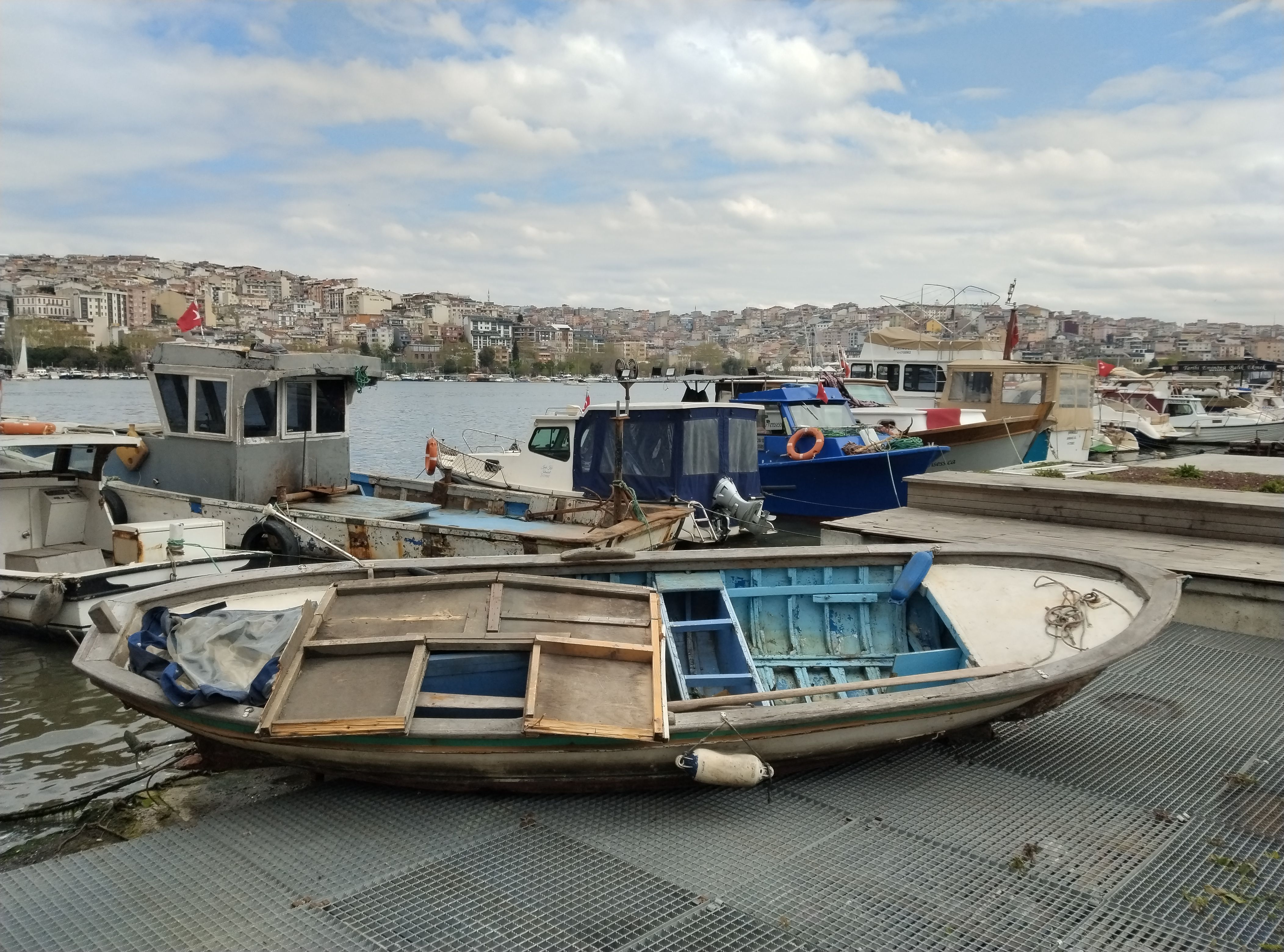 Scenic Waterfront with Boats and City View · Free Stock Photo