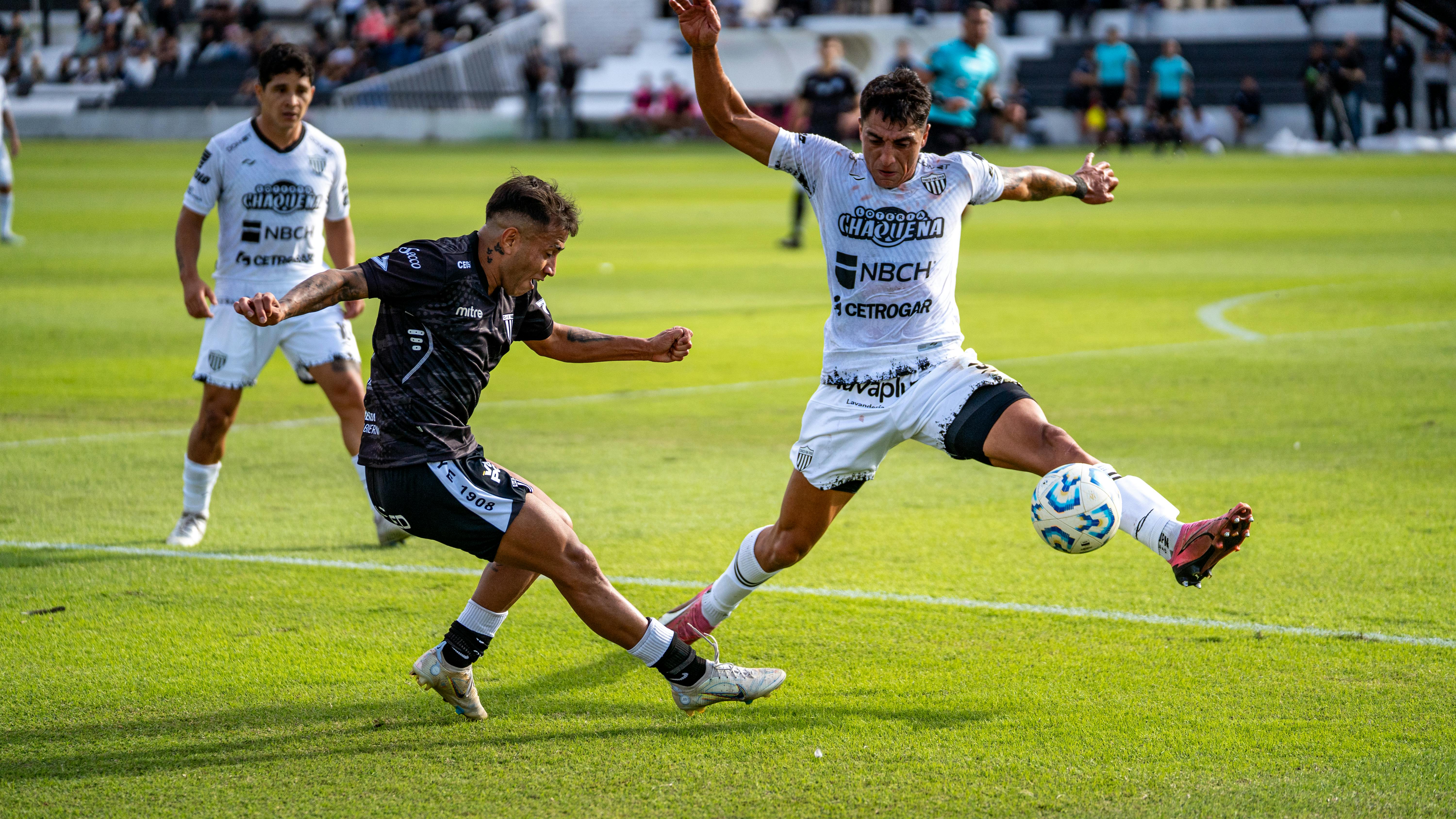 Intense Soccer Match Action on Field · Free Stock Photo
