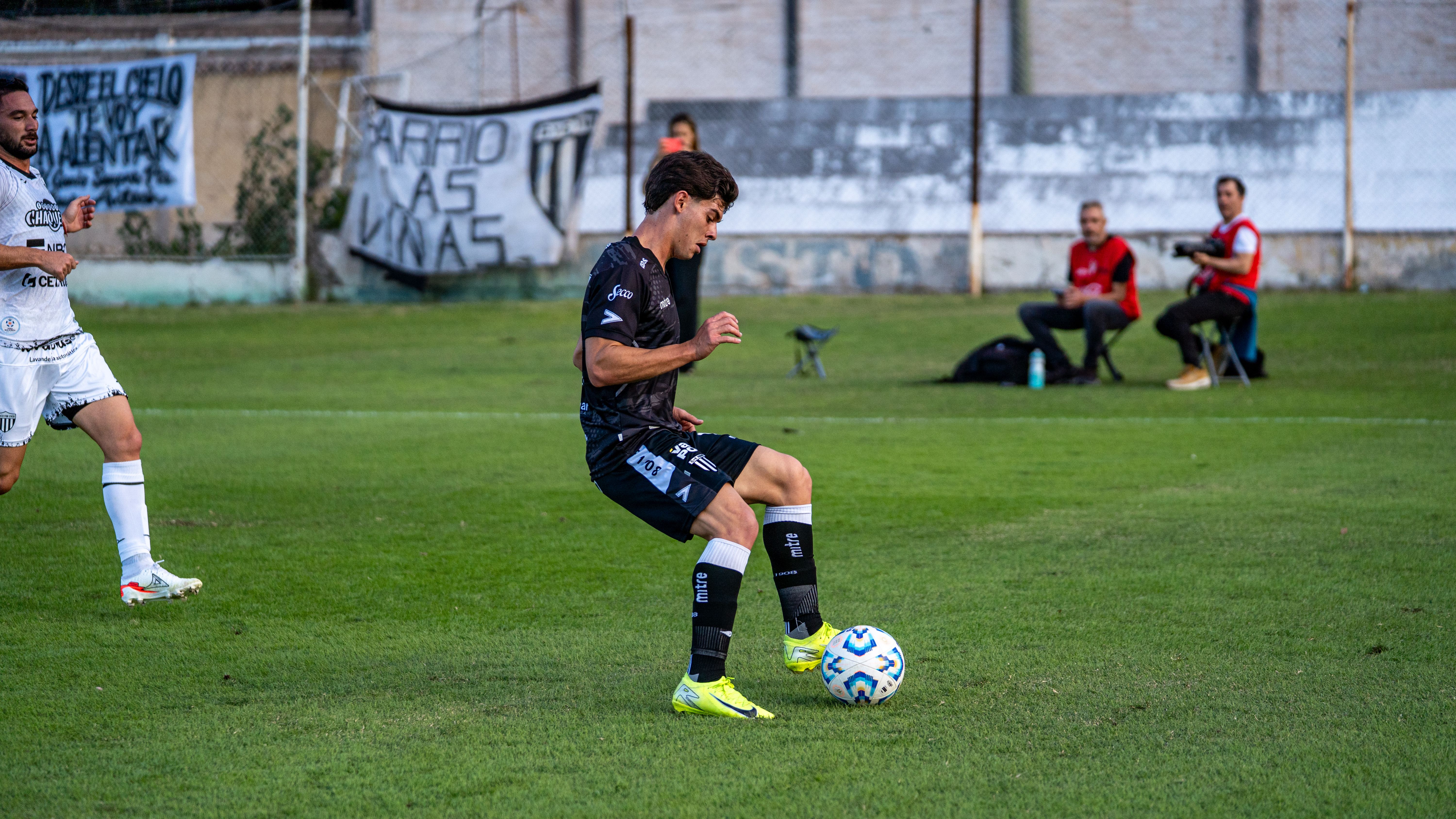 Exciting Soccer Match Moment with Player in Action · Free Stock Photo