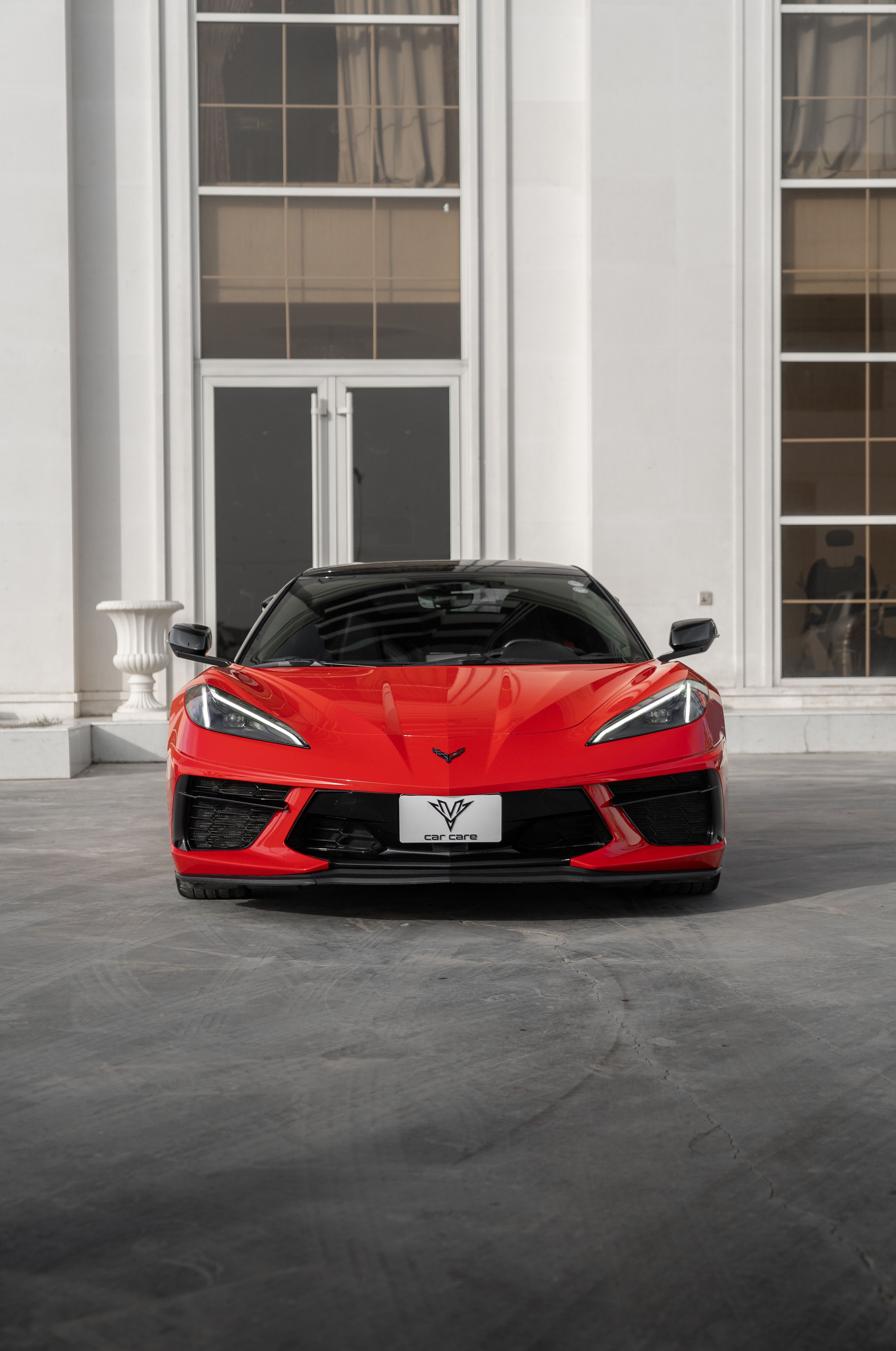 Mobil Sport Merah Di Lingkungan Perkotaan, Erbil, Irak · Foto Stok Gratis