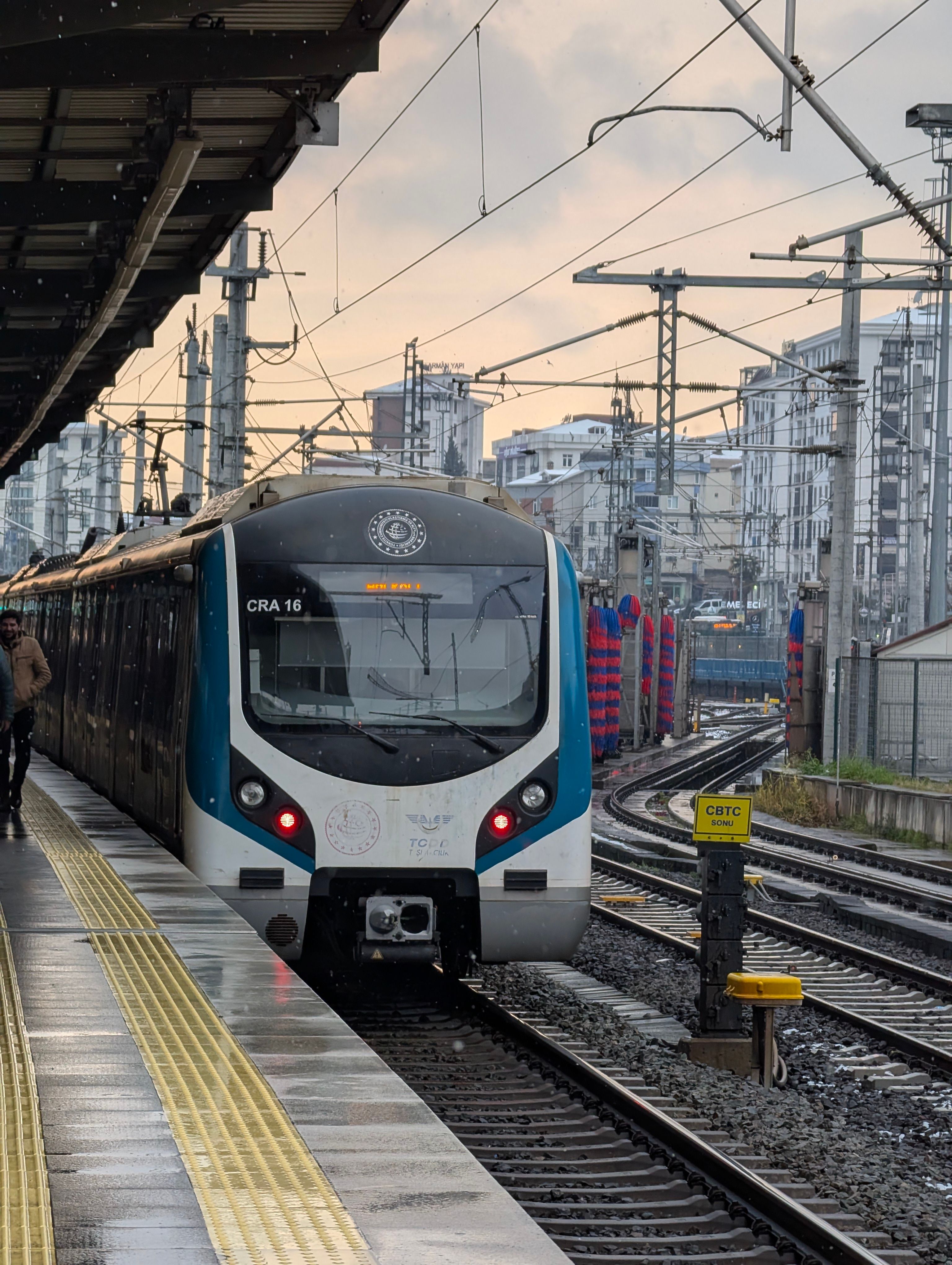 Indian Electric Train at Melmaruvathur Station · Free Stock Photo