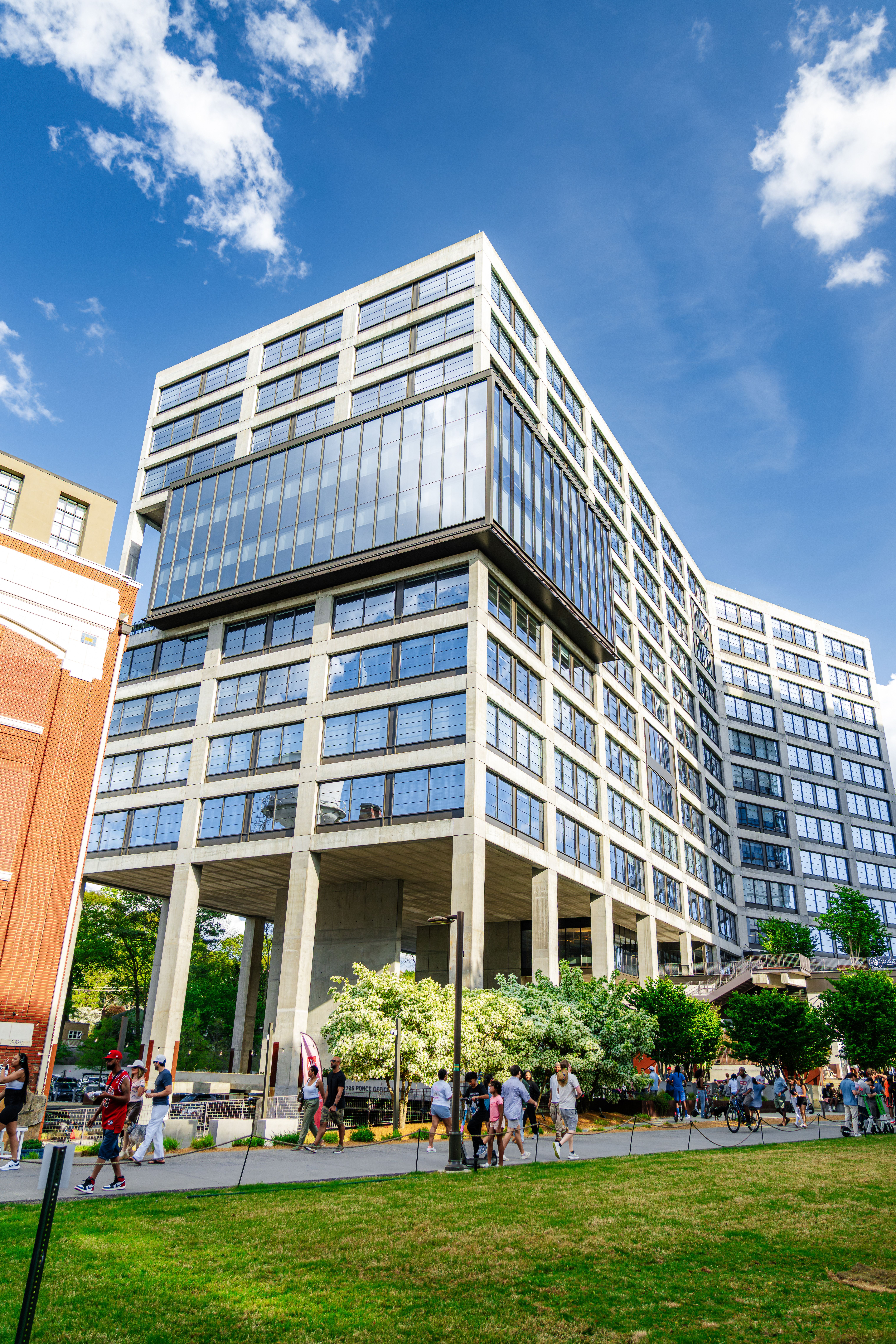 Modern Office Building in Midtown Atlanta · Free Stock Photo