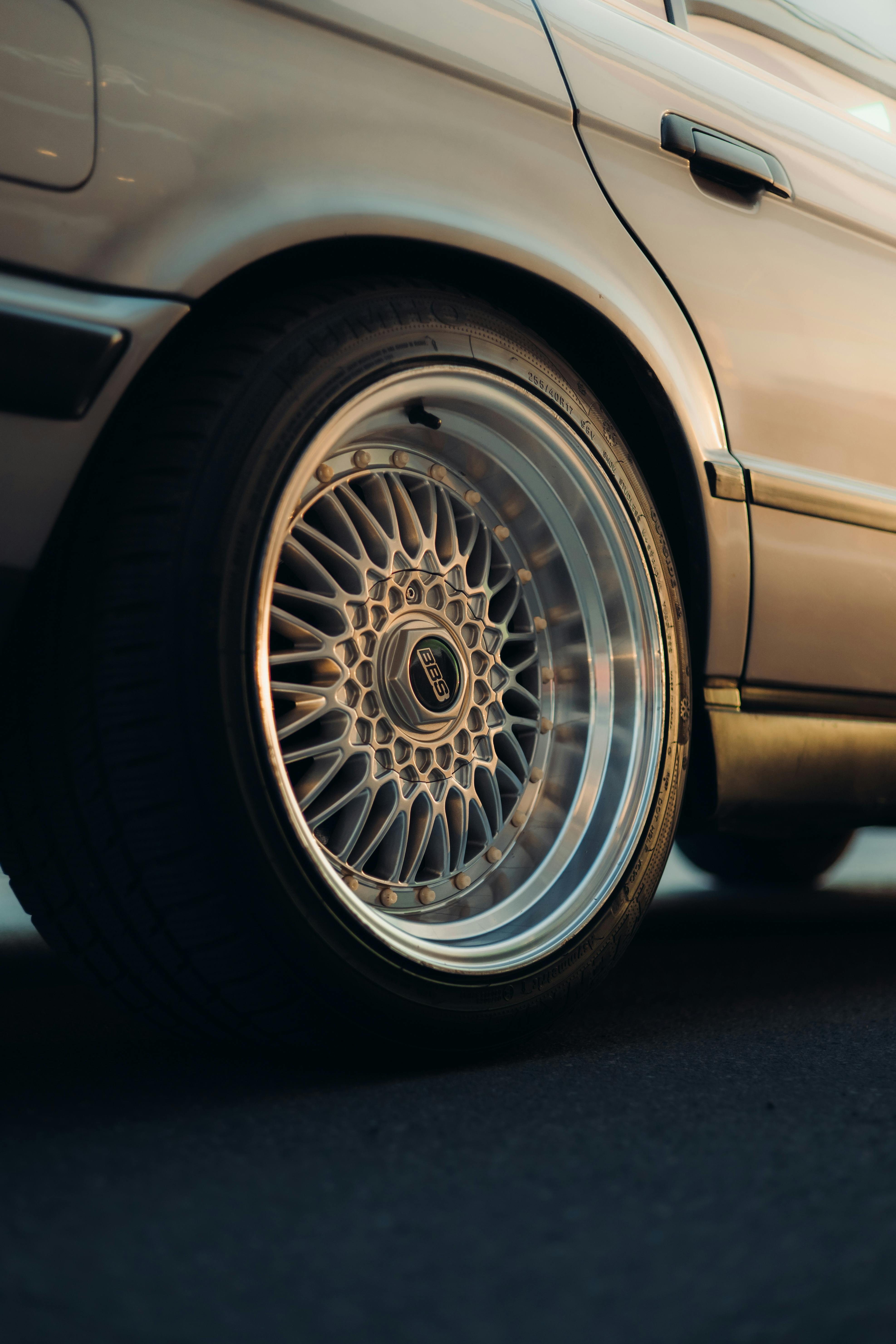 Close-Up of Vintage Car Wheel Rim Design · Free Stock Photo