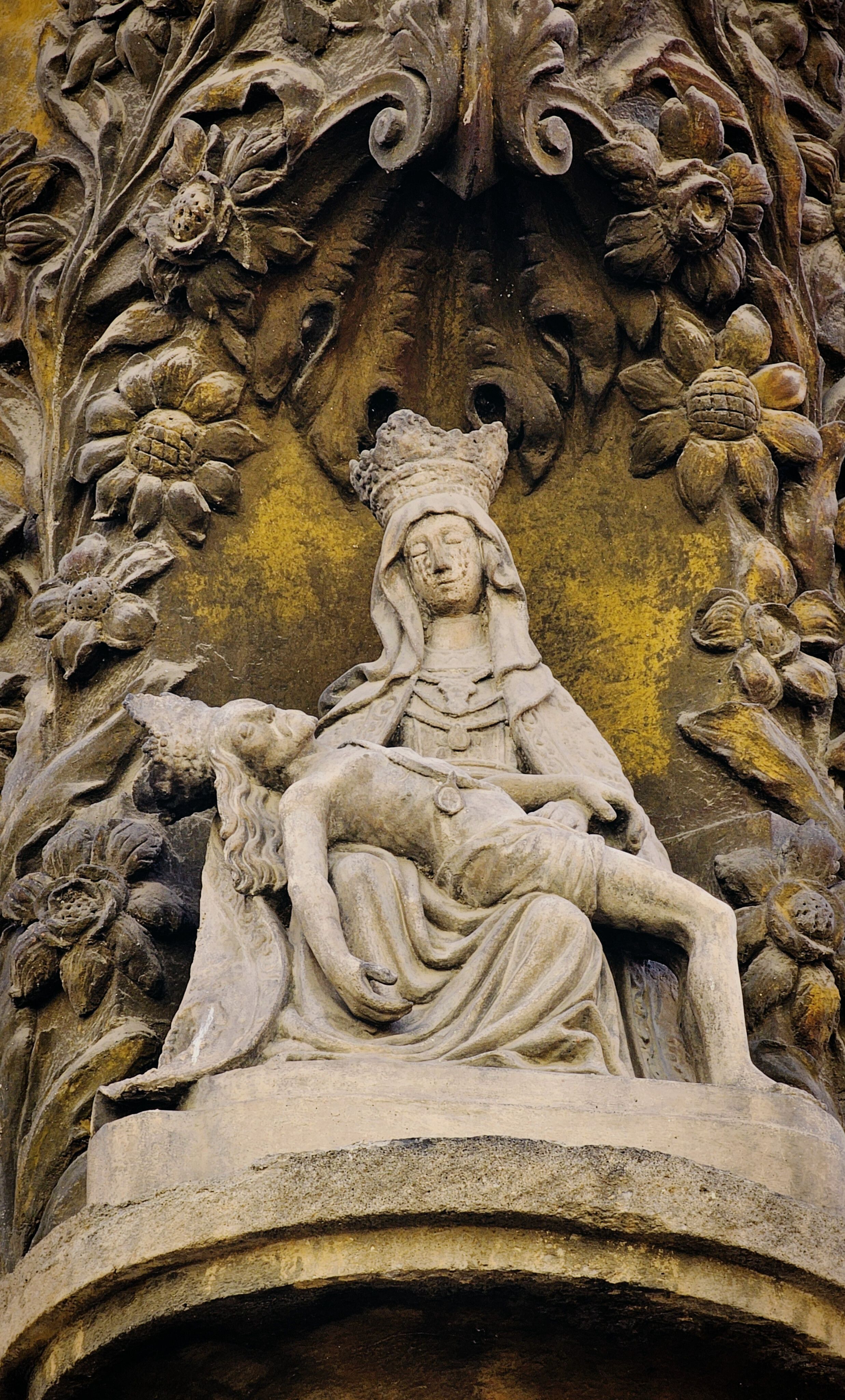 Ornate Historical Religious Stone Sculpture · Free Stock Photo
