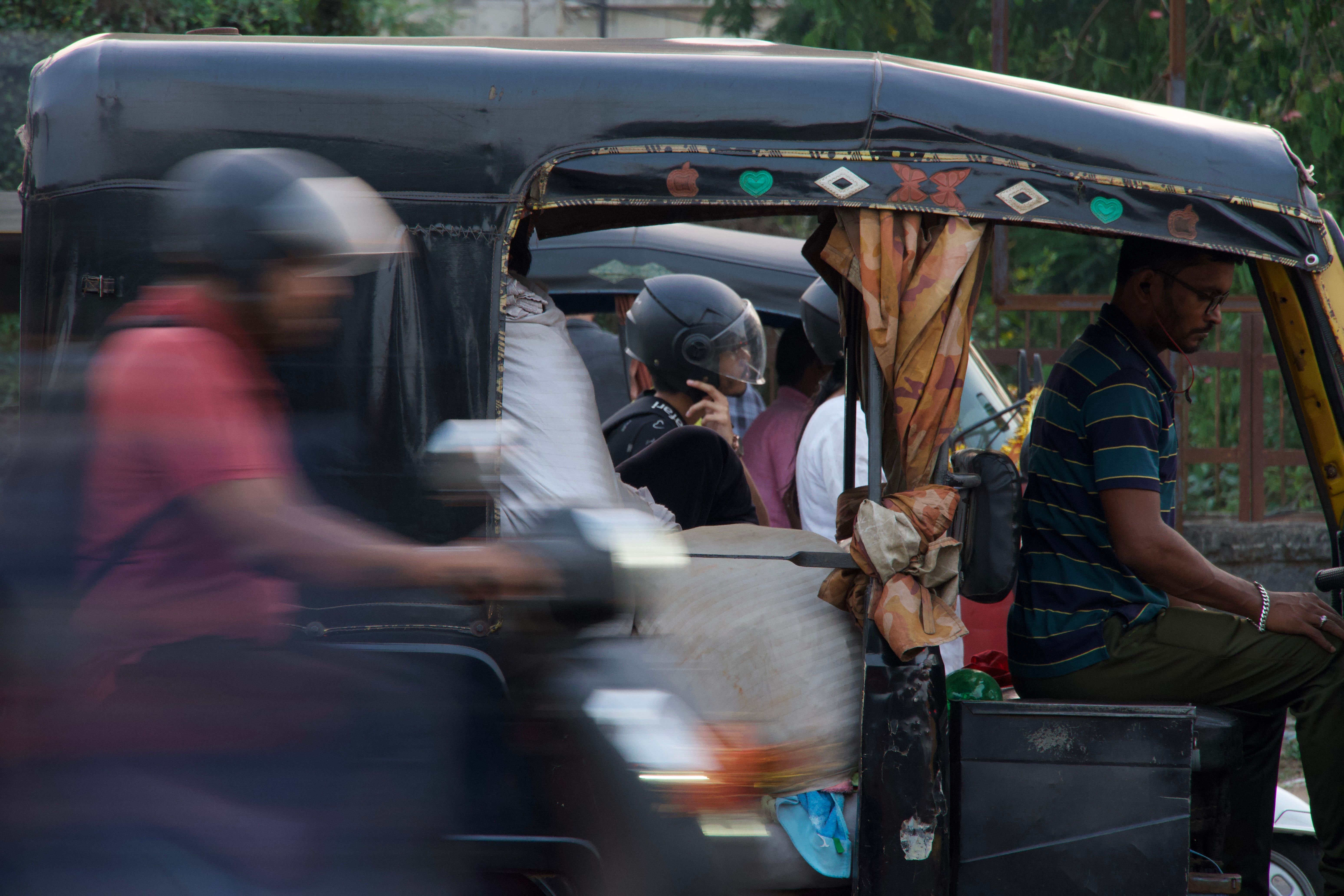 Busy Urban Street with Motorbike and Rickshaw · Free Stock Photo