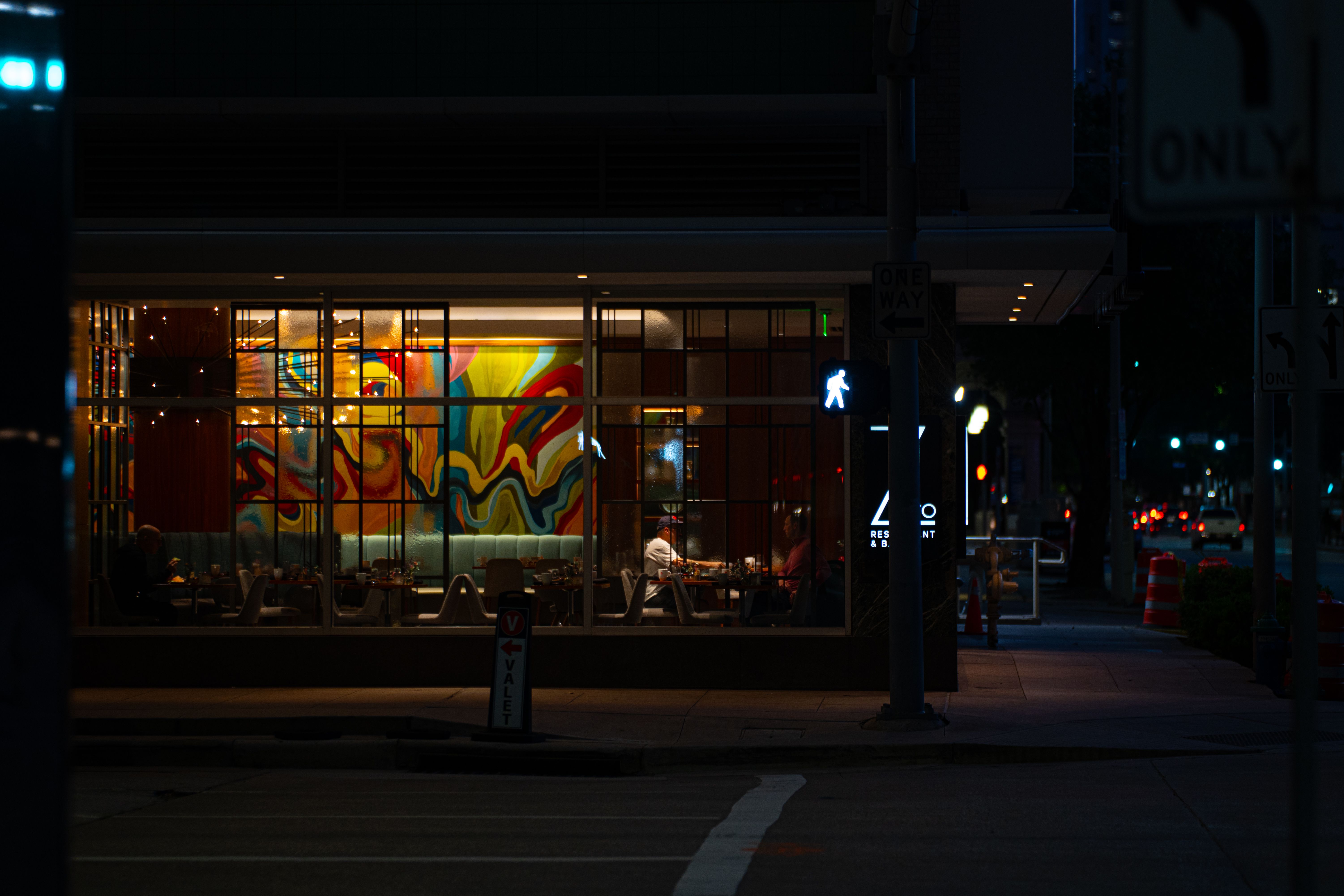 Vibrant Nighttime Street View of Houston Cafe · Free Stock Photo