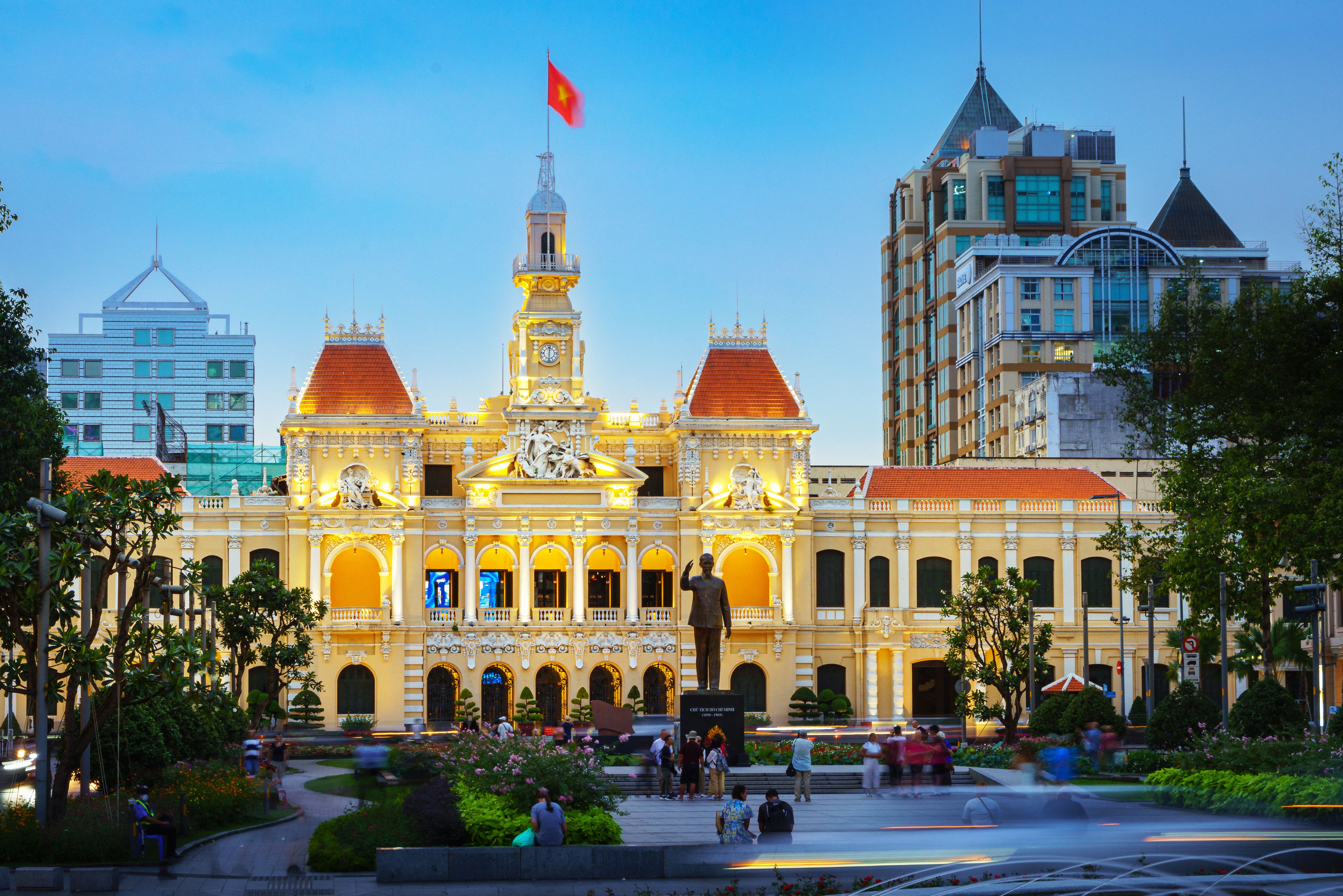 People's Committee Building at Twilight in Ho Chi Minh City · Free ...
