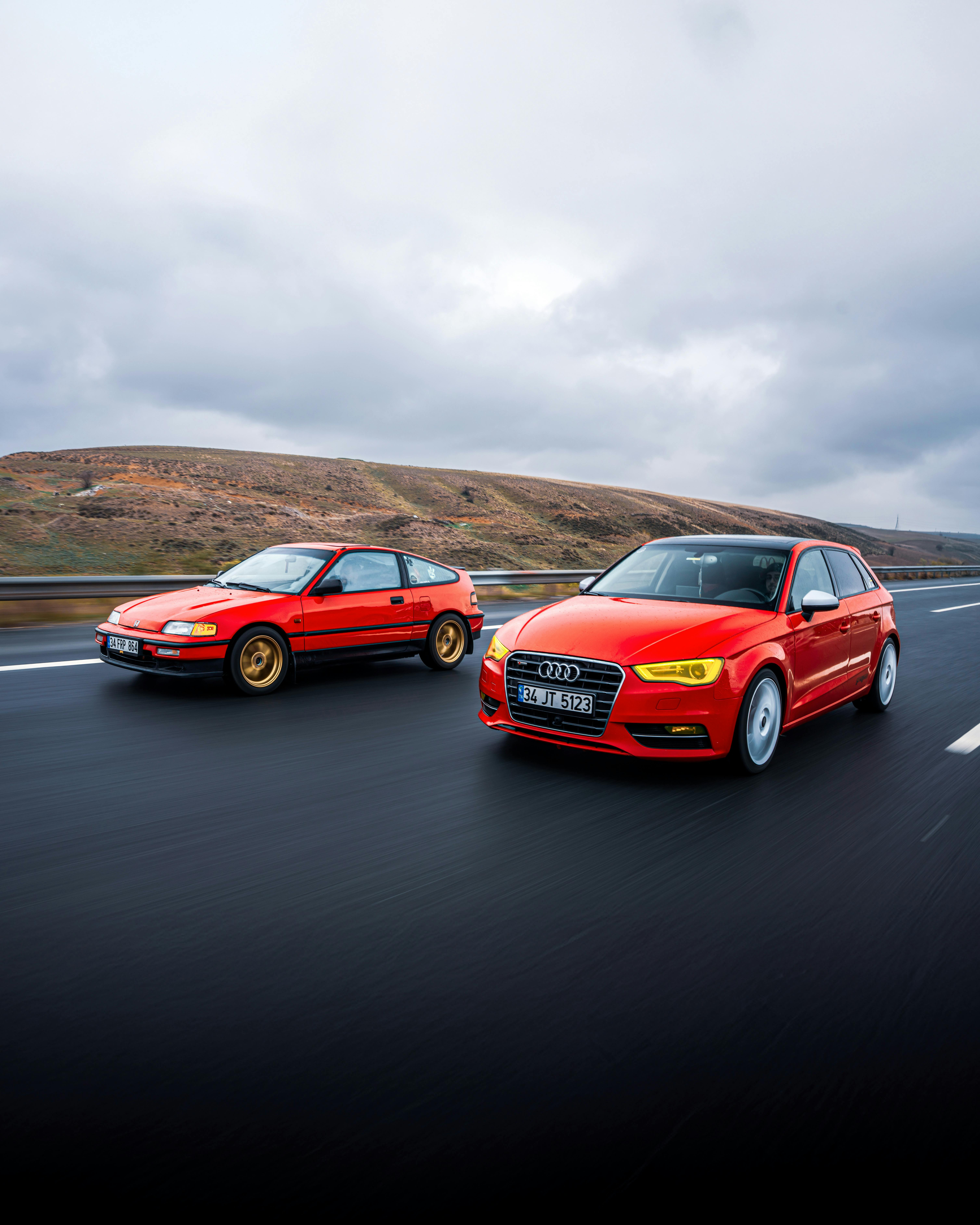 Ankara, Türkiye'de Otoyolda Kırmızı Arabalar Yarışıyor · Ücretsiz Stok ...