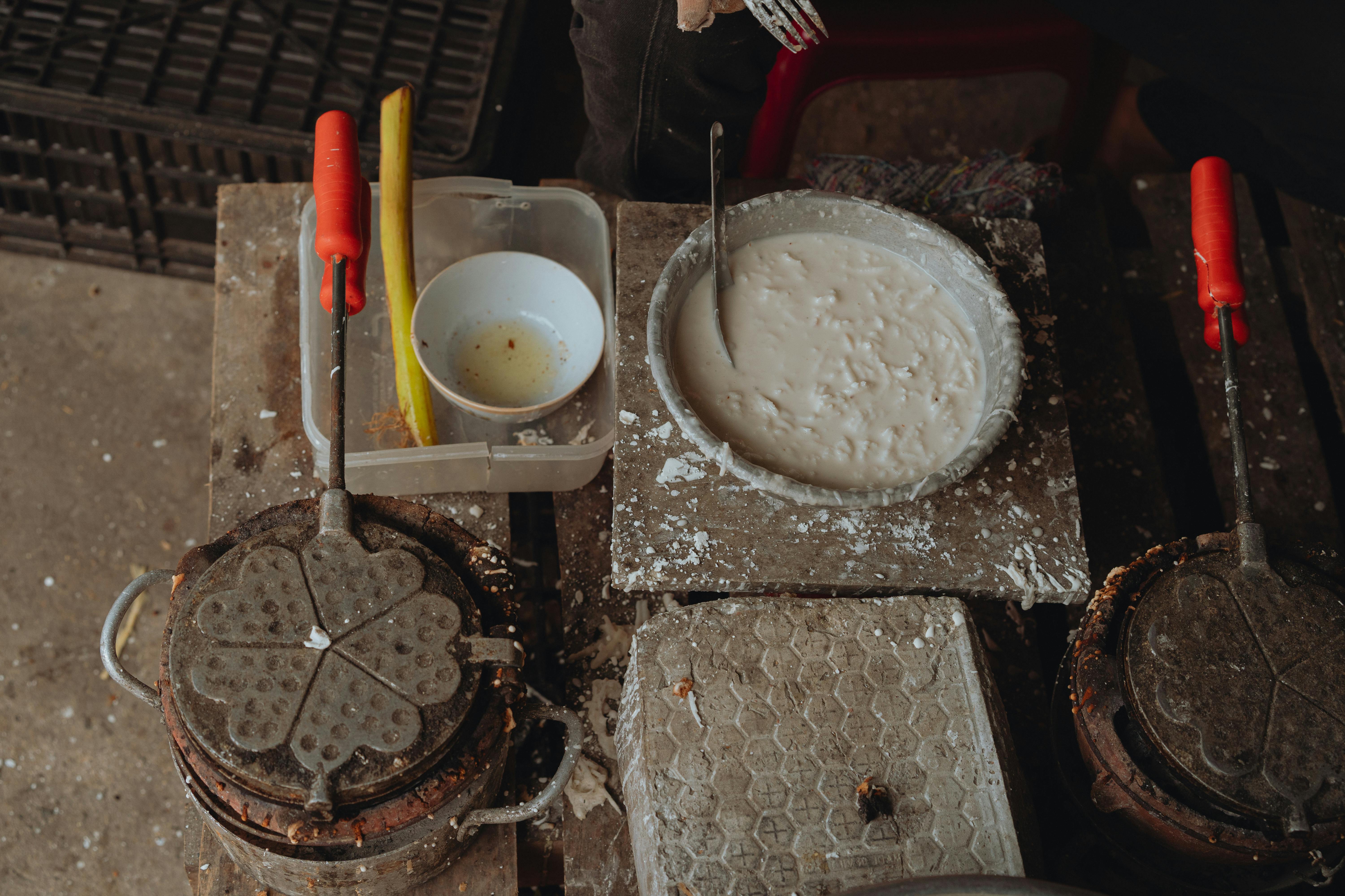 Traditional Vietnamese Waffle Preparation Scene · Free Stock Photo