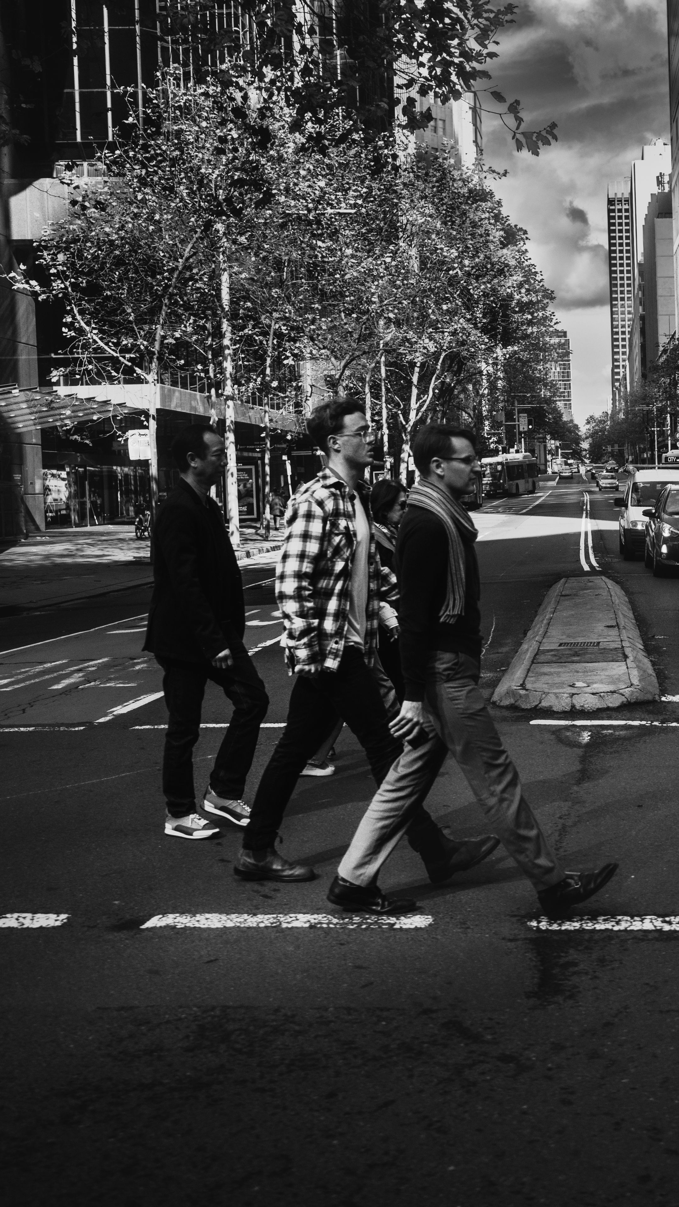 Urban Street Scene with Pedestrians in Sydney · Free Stock Photo