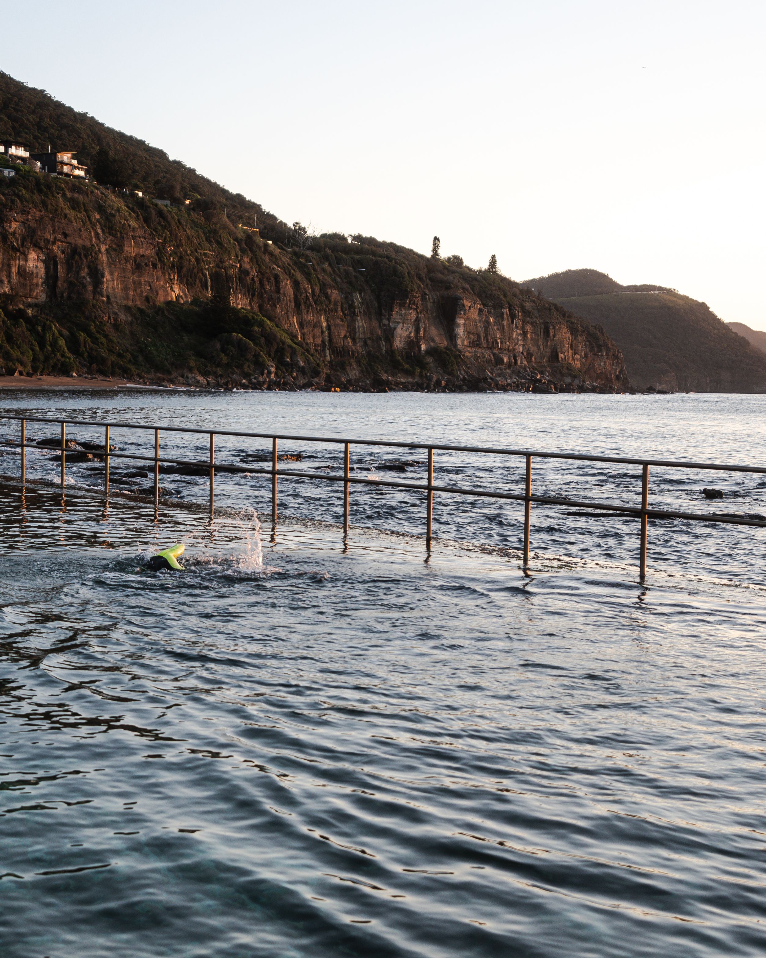 Scenic Coastal Swimming Pool at Coalcliff at Sunrise · Free Stock Photo