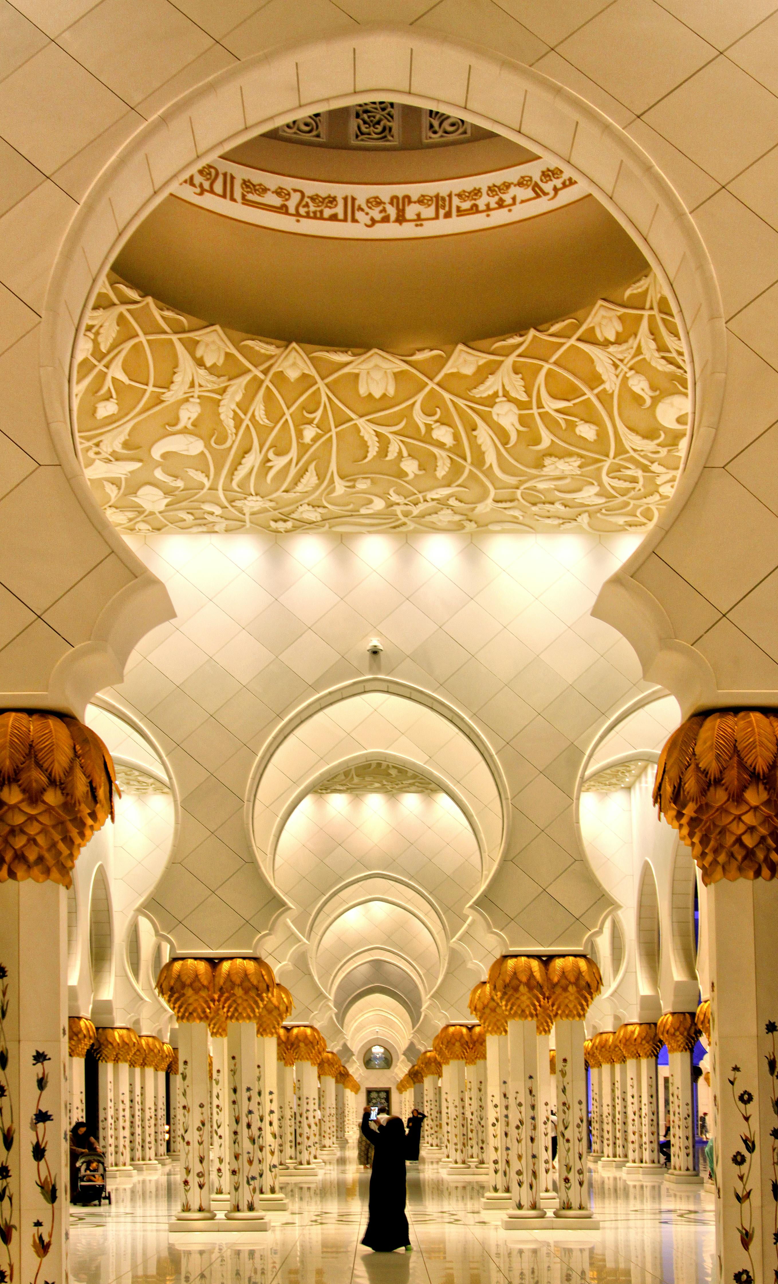 Stunning Architectural Archway at Sheikh Zayed Grand Mosque · Free ...