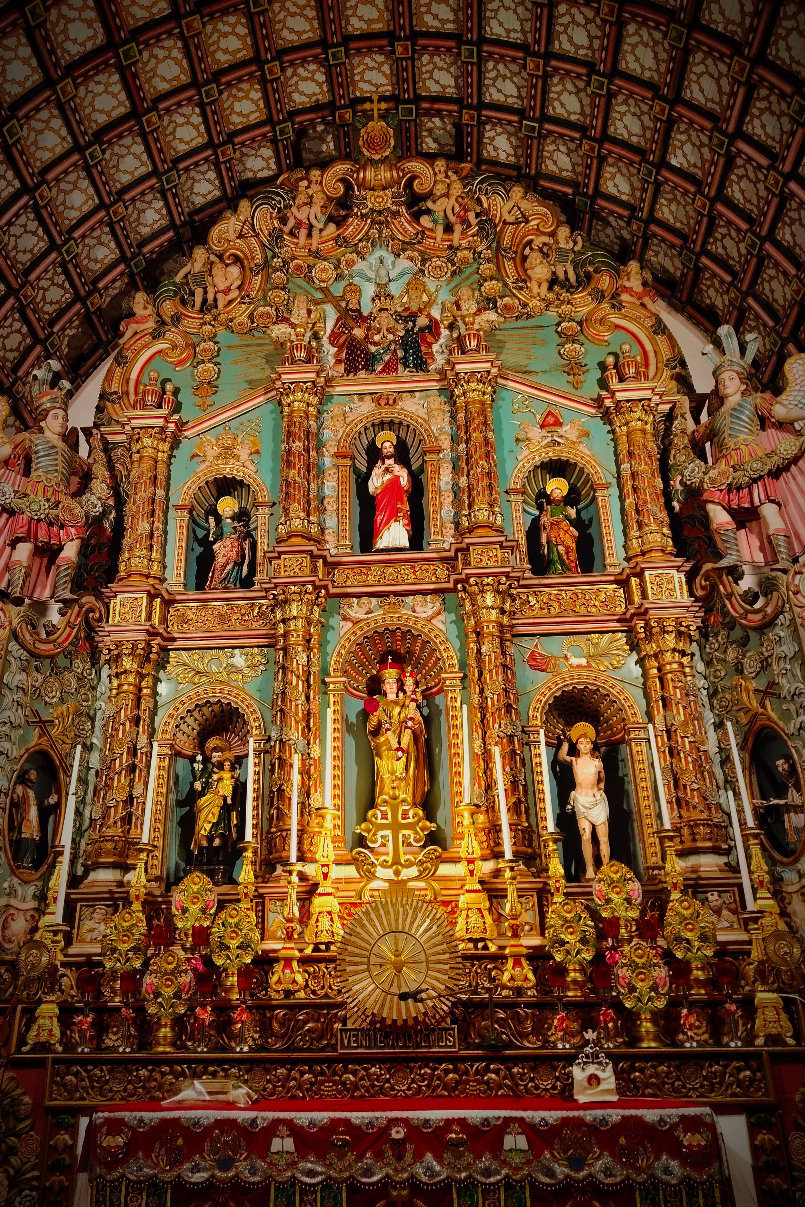 Intricate Baroque Church Altar with Statues · Free Stock Photo