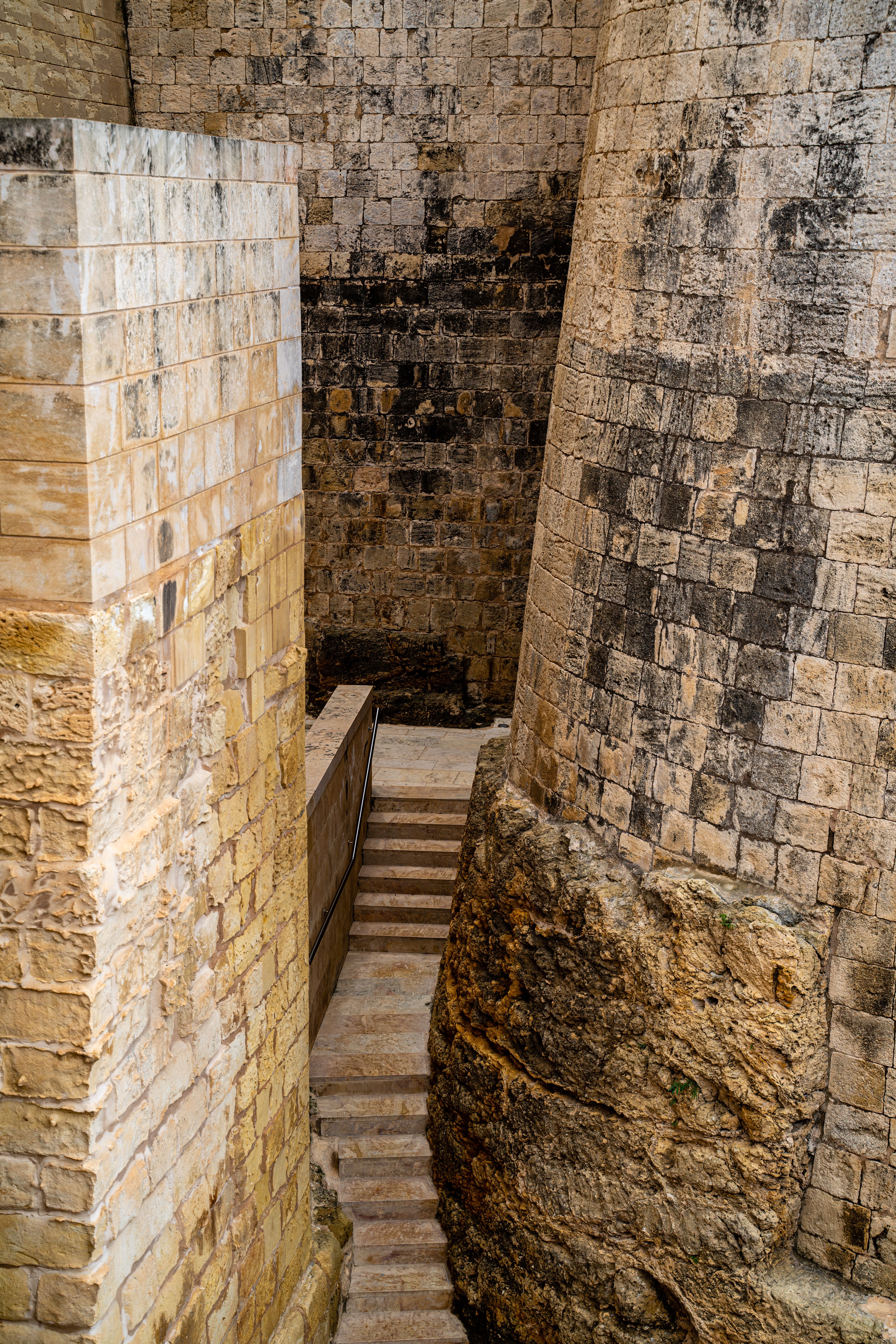 Antiga Fortificação Maltesa Com Muros De Pedra · Foto profissional gratuita