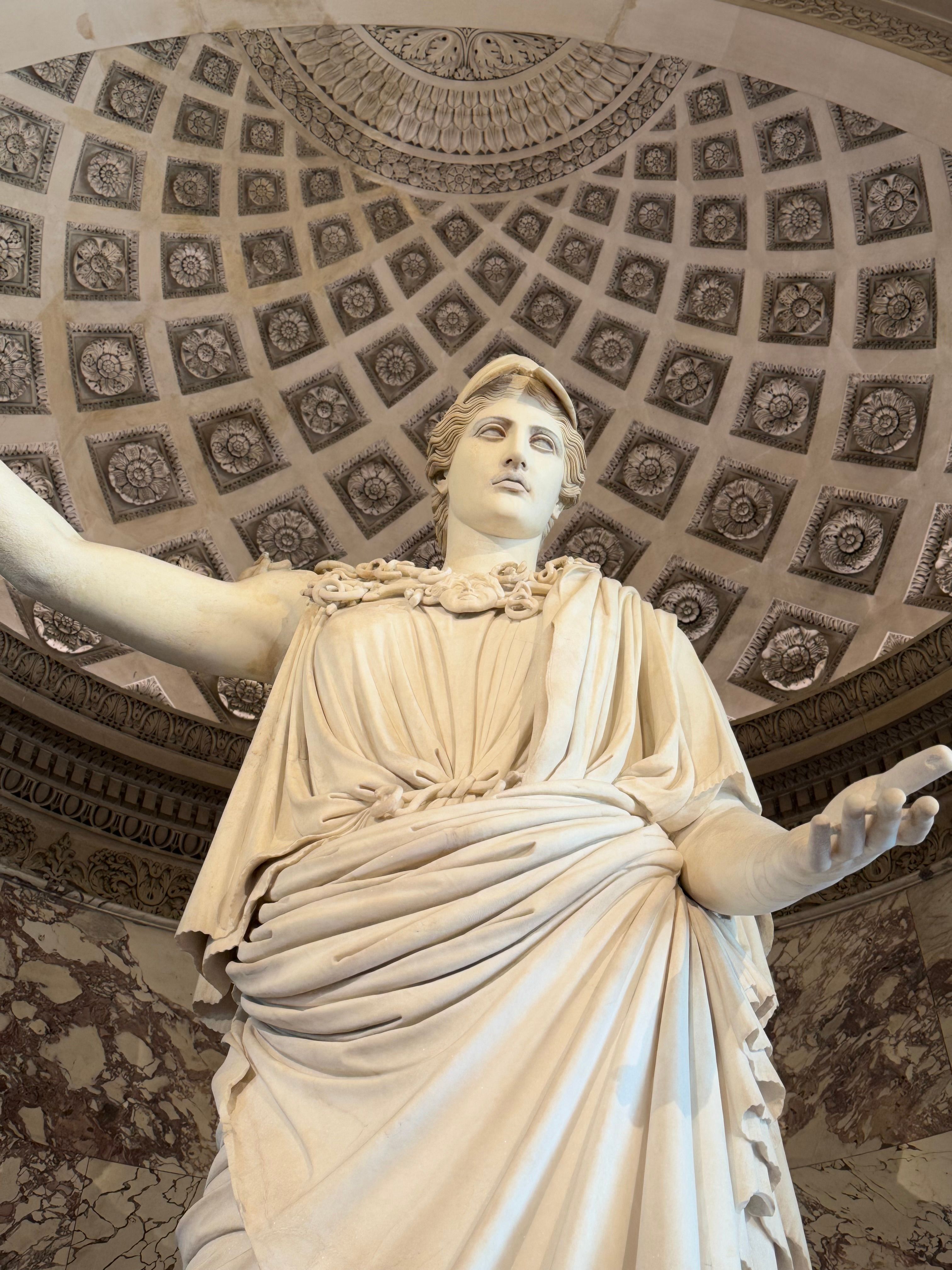 Majestic Statue in Paris Louvre Museum Rotunda · Free Stock Photo