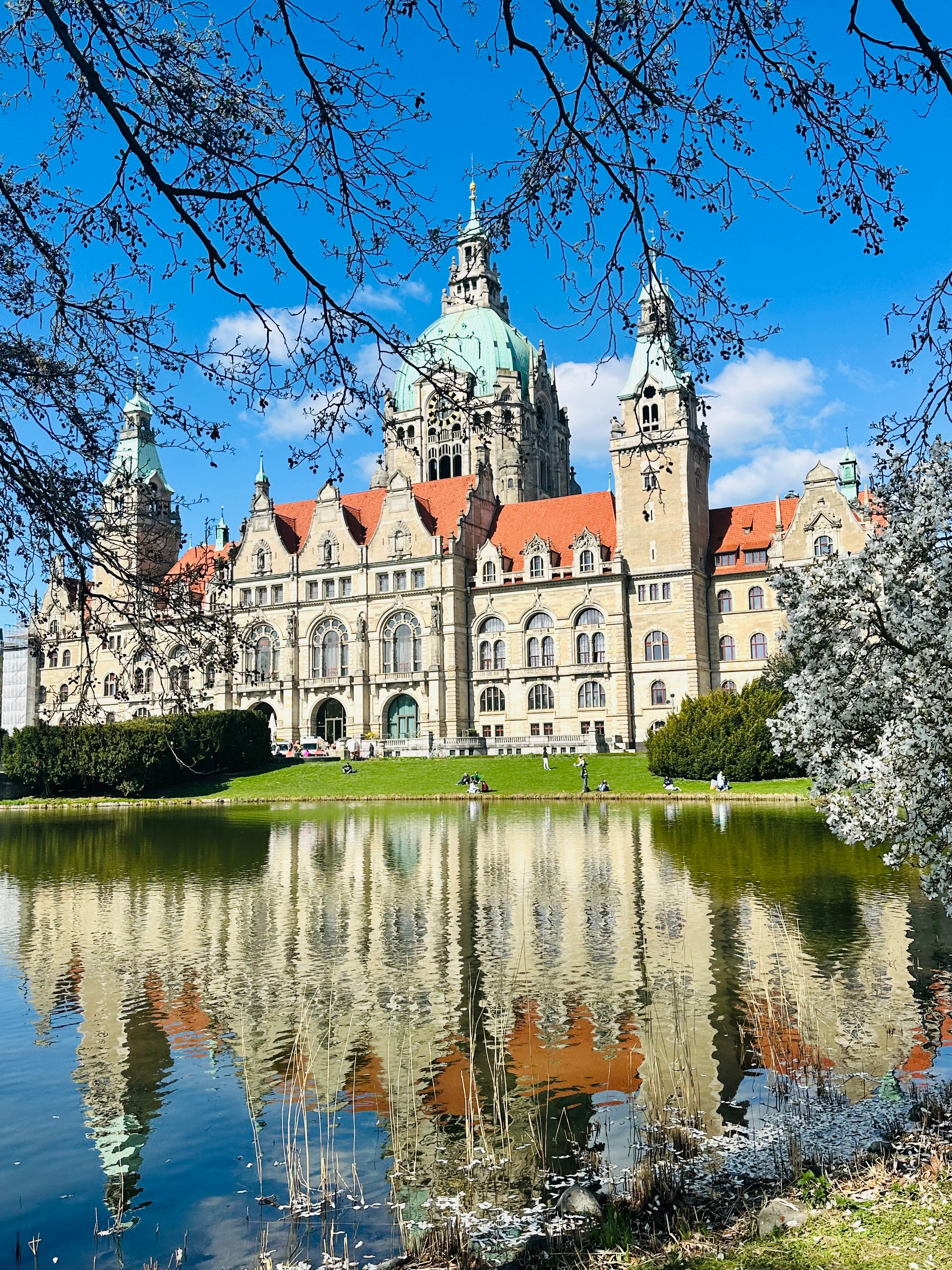 Stunning Reflection of New Town Hall in Hanover · Free Stock Photo
