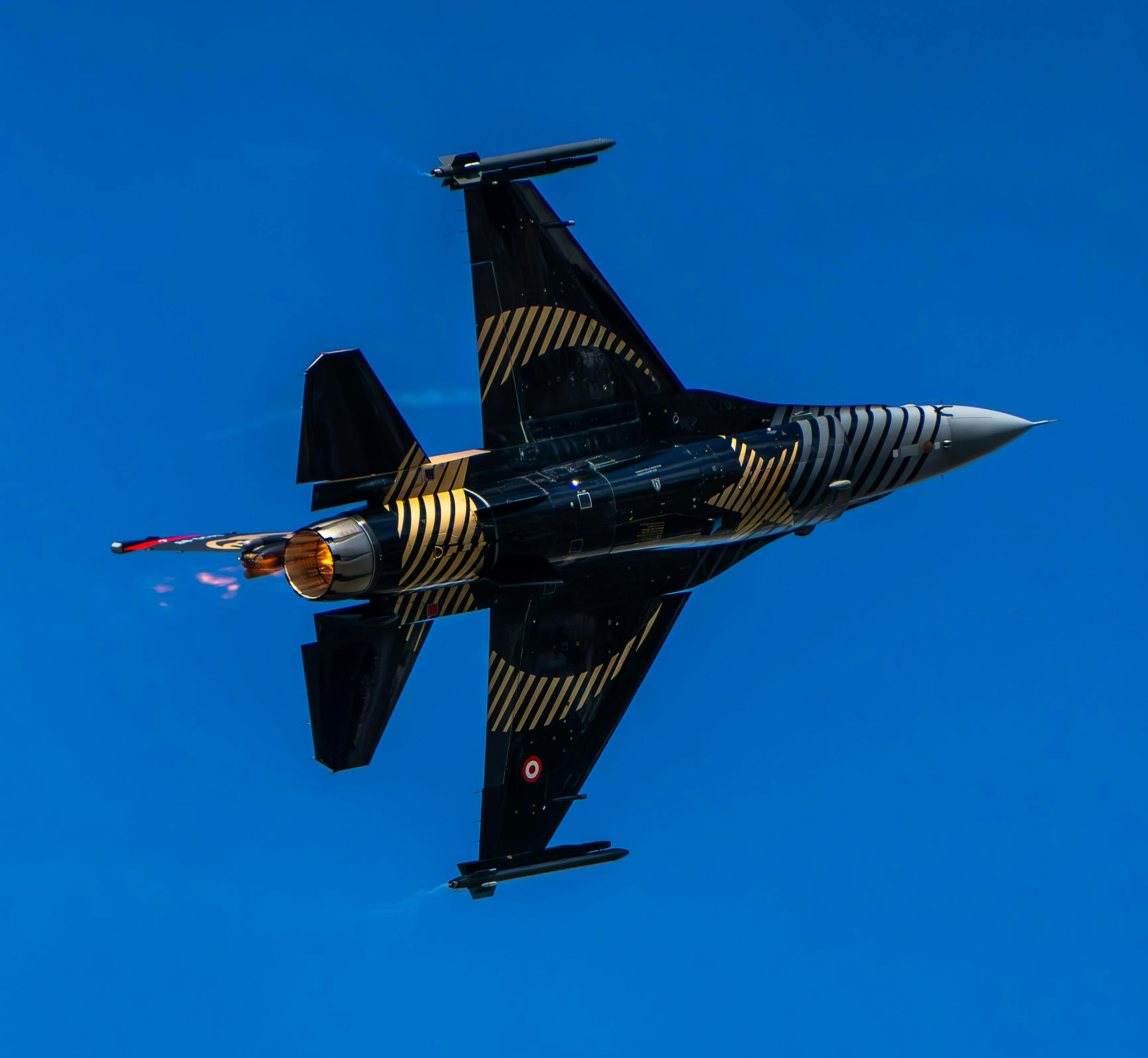 F-16 Fighter Jet Performing in Clear Blue Sky · Free Stock Photo