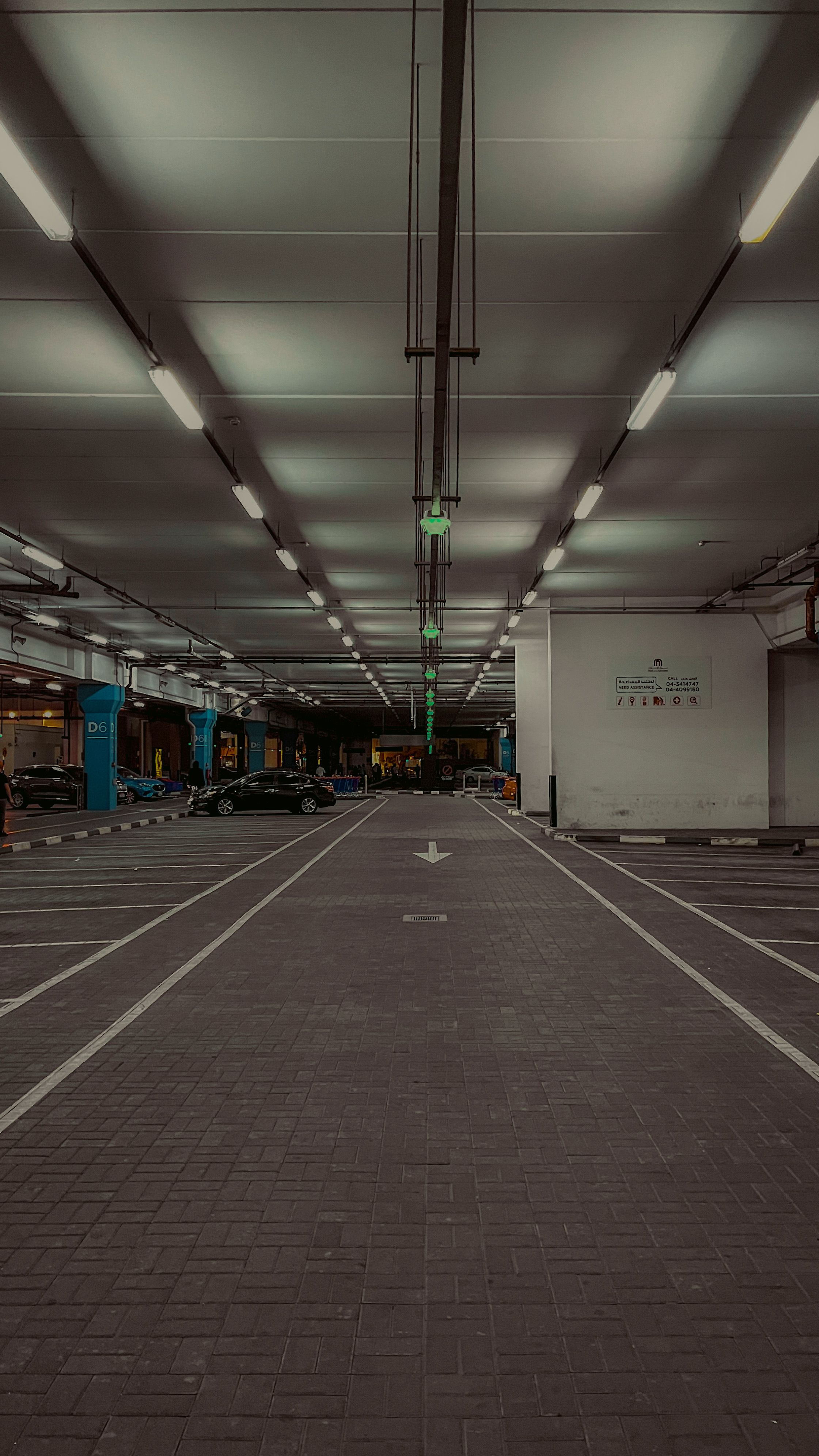 Parking Garage Corridor Pillars Symmetrical Dark” Point Photos ...