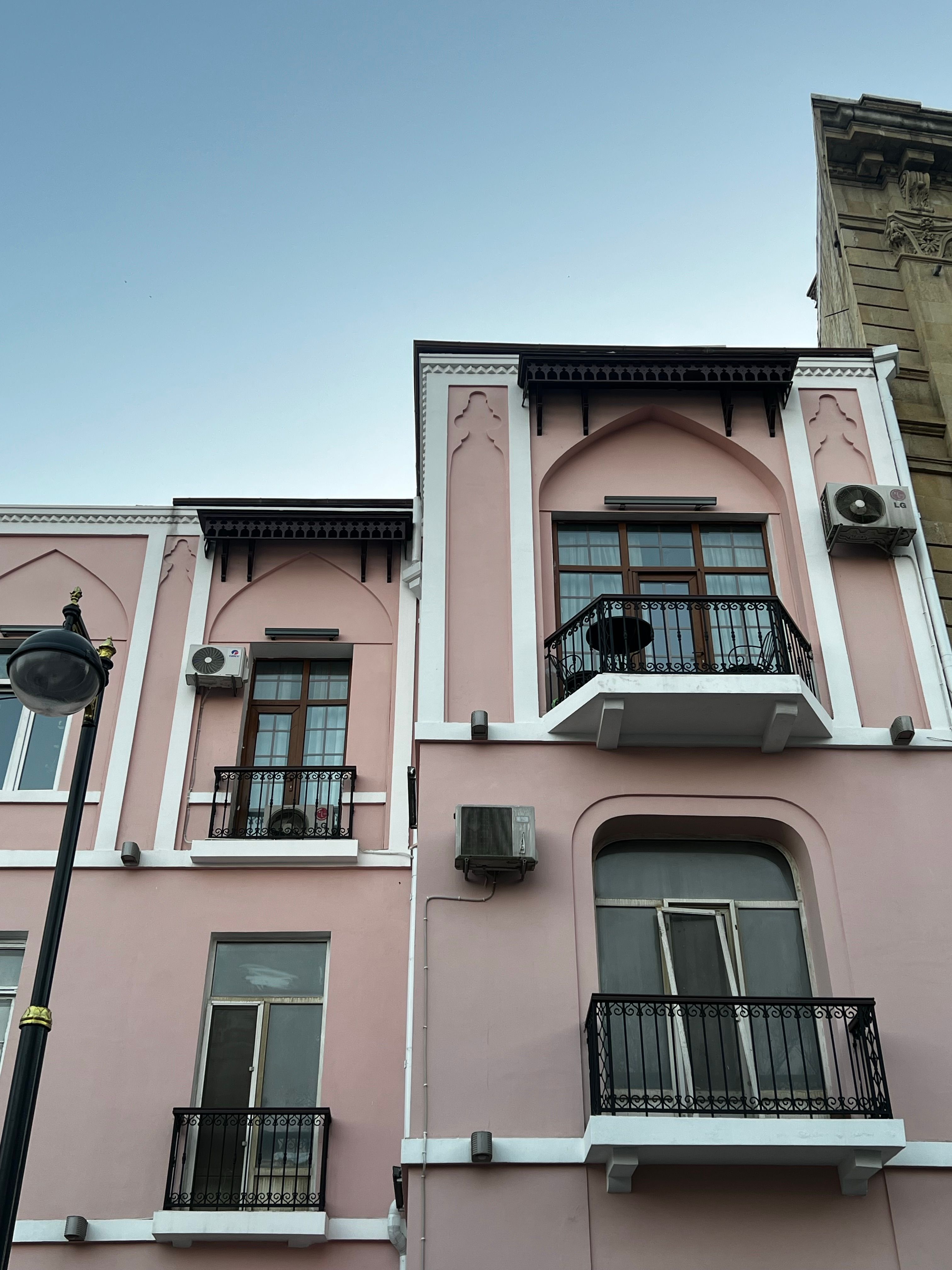 Charming Pink Facade of Historical Building · Free Stock Photo