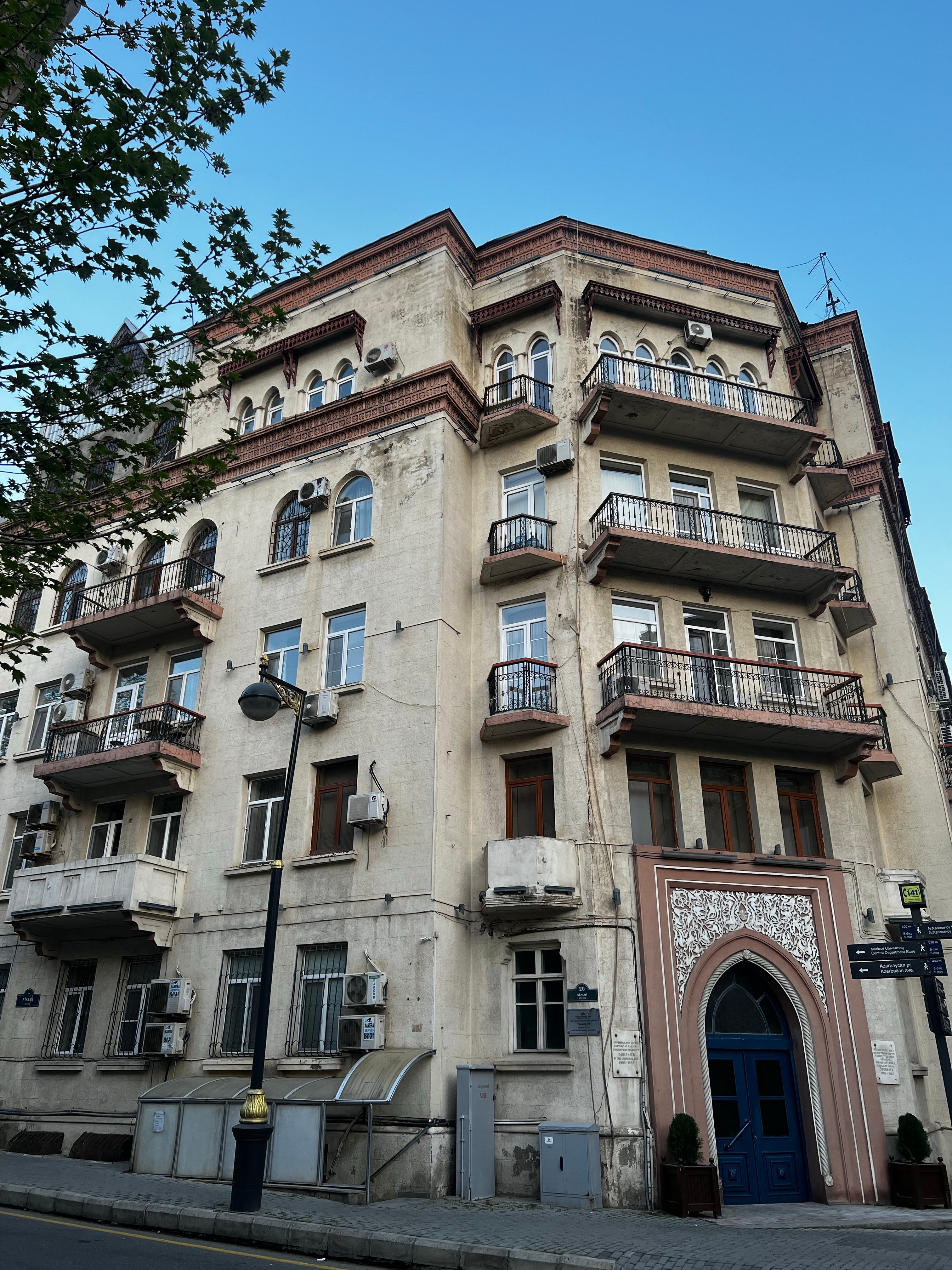 Historic Residential Building with Arched Entrance · Free Stock Photo