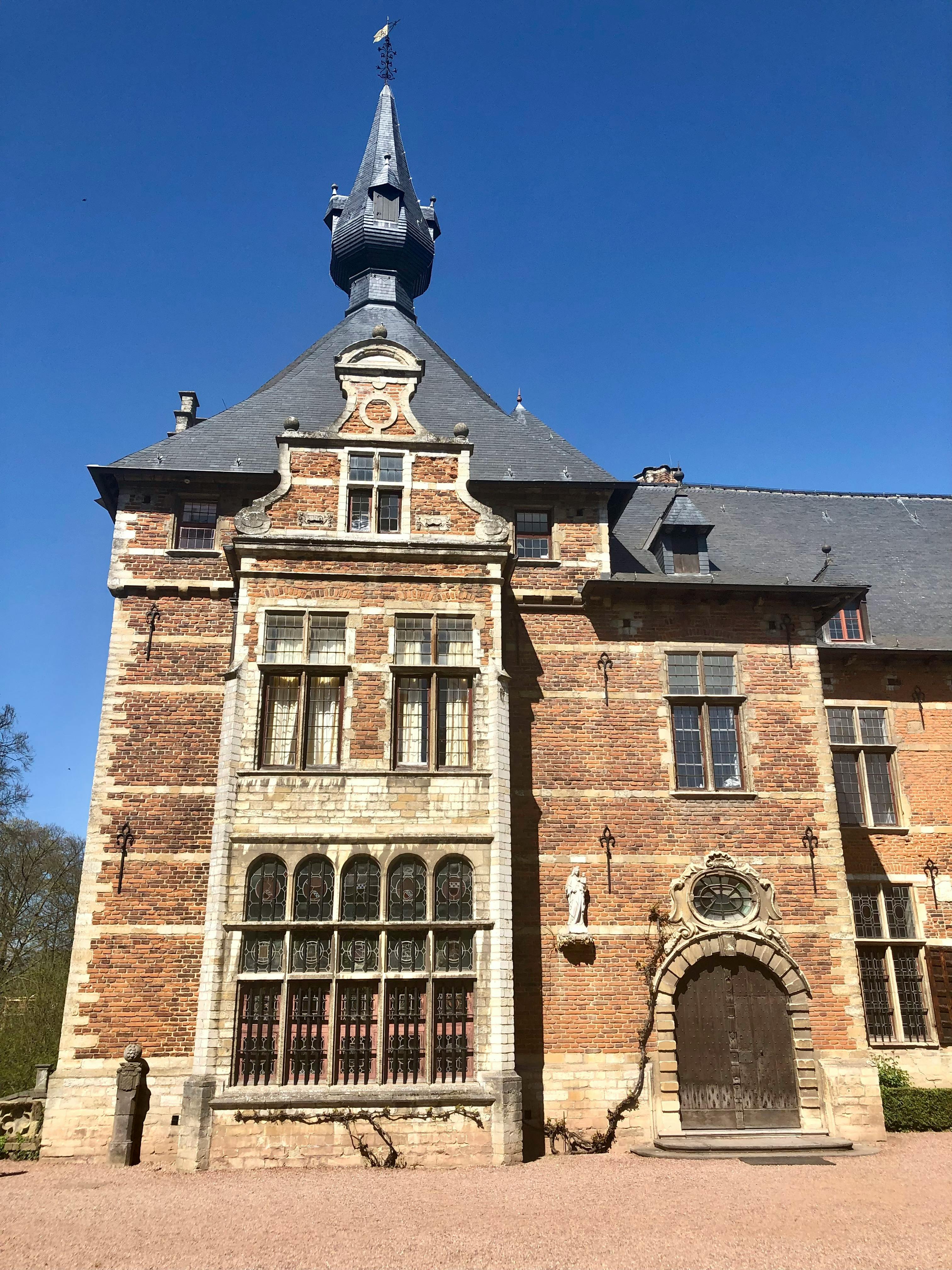 Groot-Bijgaarden Castle under Clear Blue Sky · Free Stock Photo