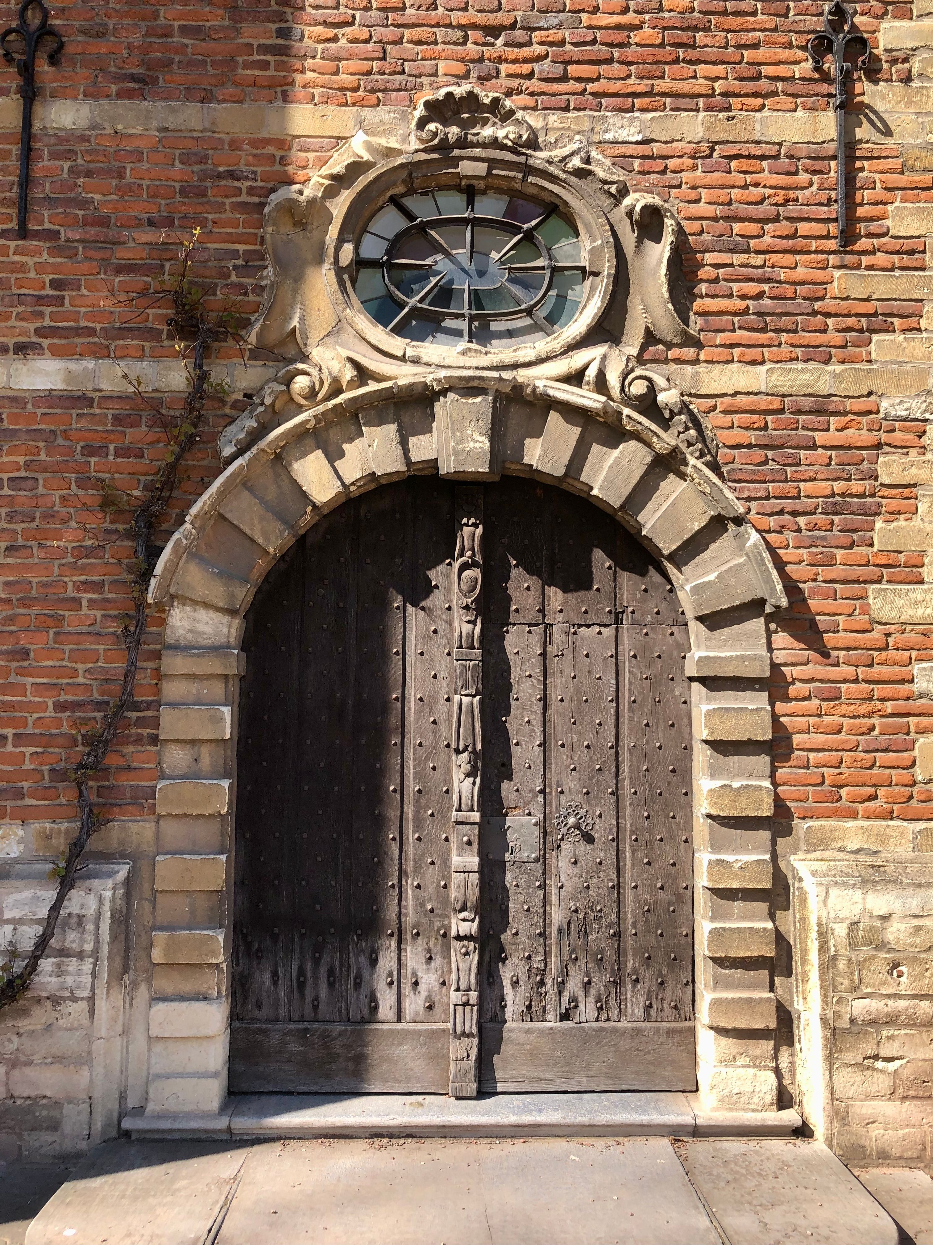 Elegant Historic Doorway with Intricate Architecture · Free Stock Photo