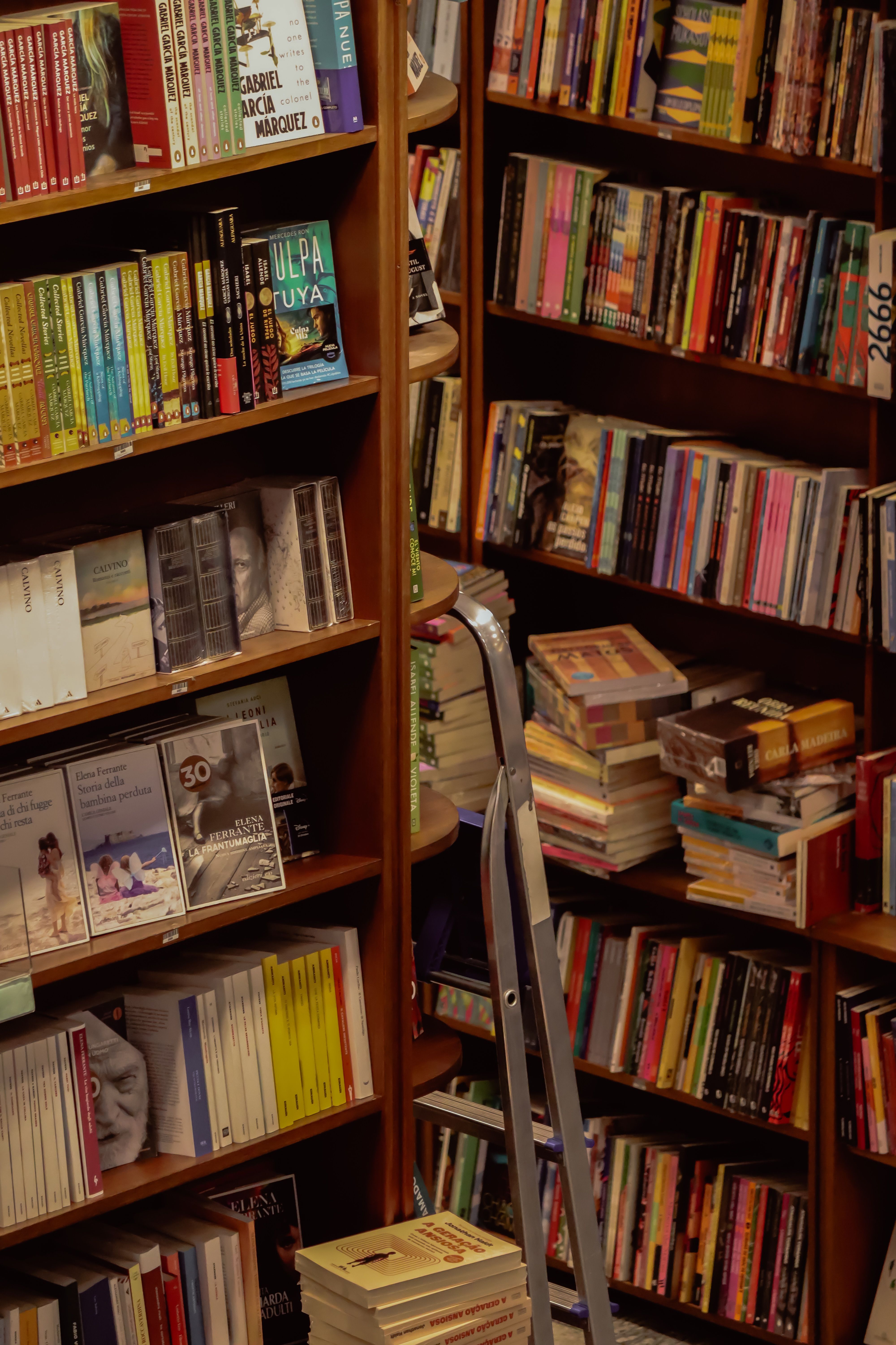 Cozy Vintage Cafe Interior with Bookshelf · Free Stock Photo