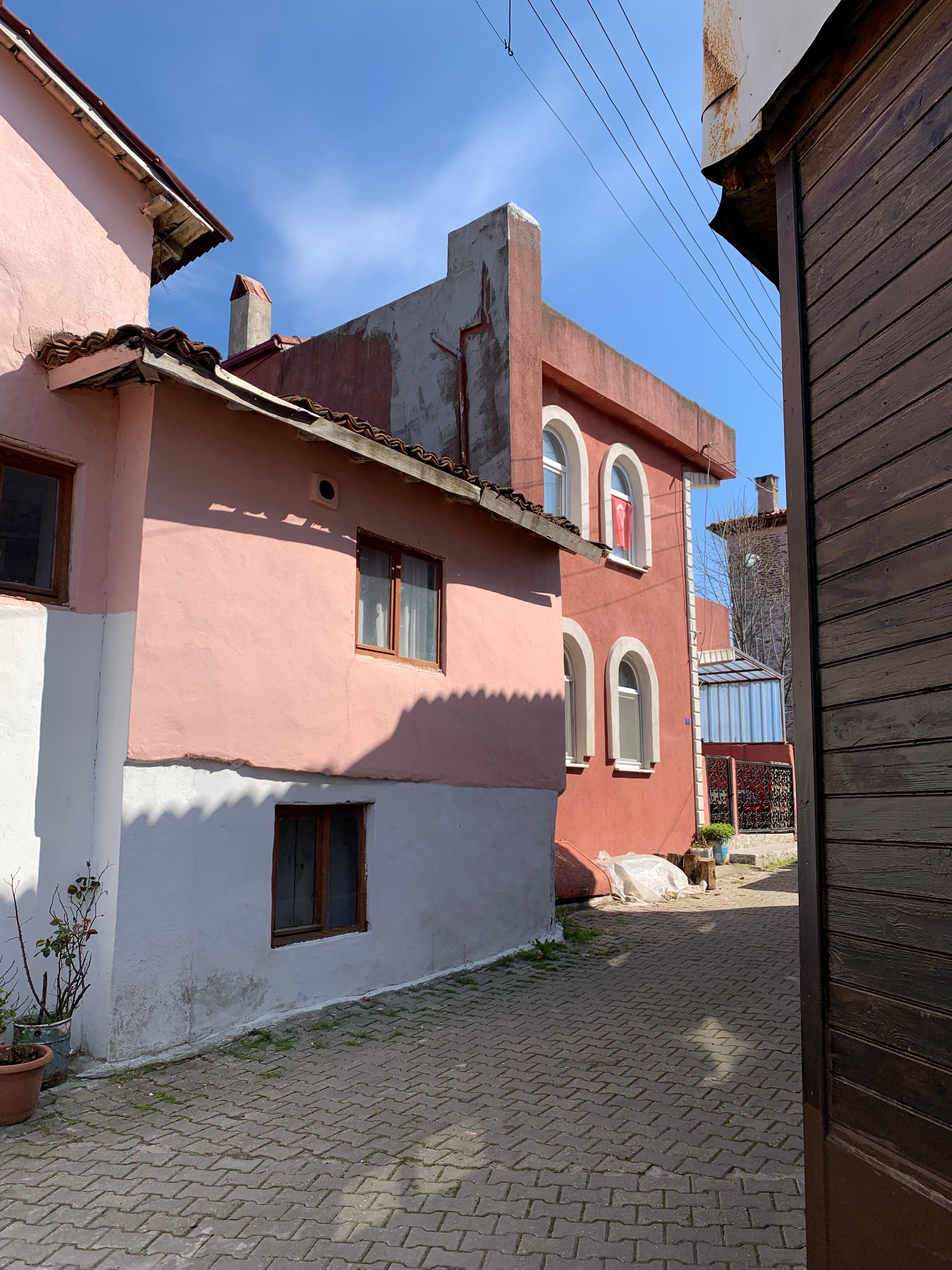 Charming Alleyway with Pink Stucco Houses · Free Stock Photo