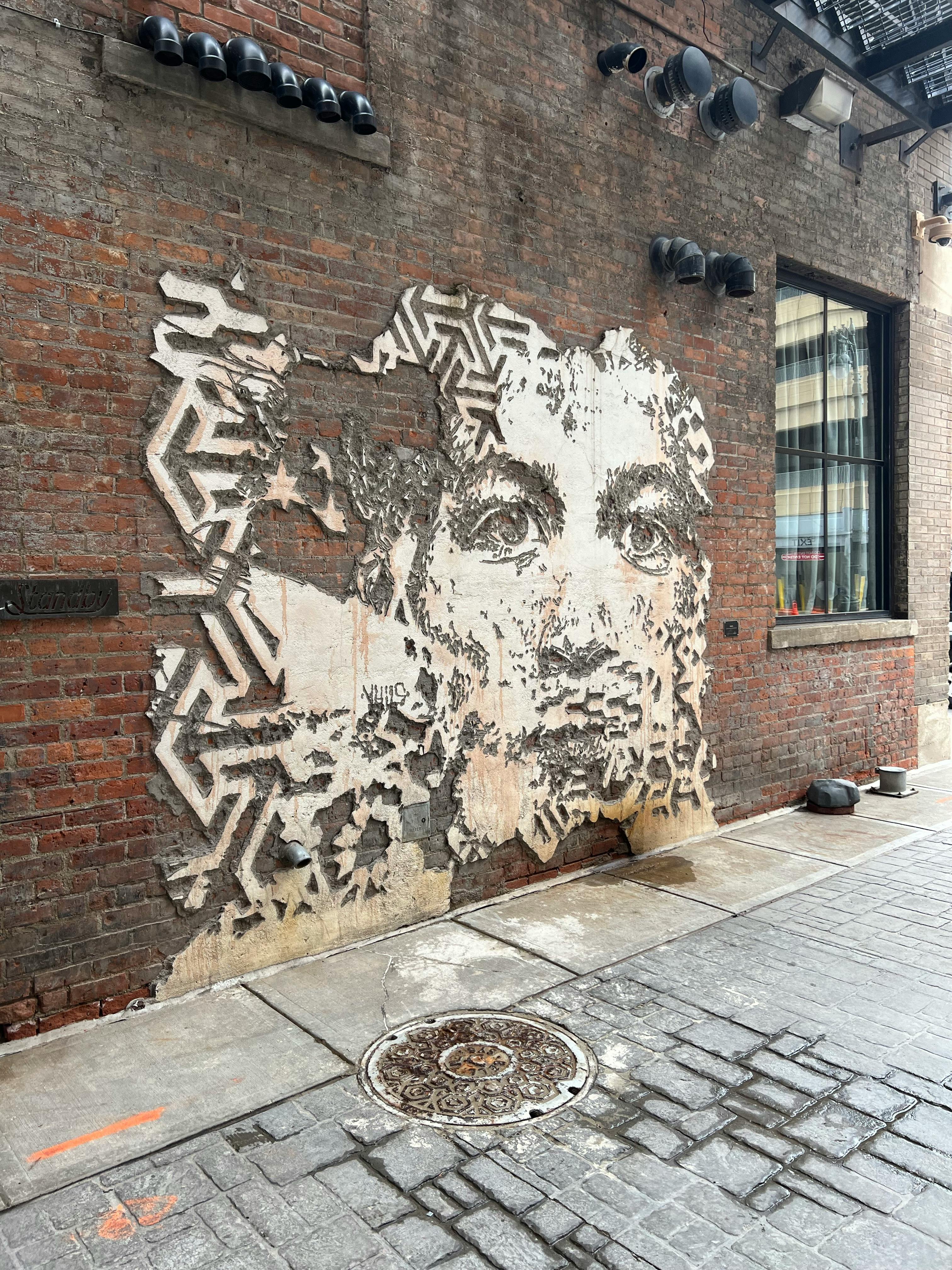 Mural De Arte De Rua Em Parede De Tijolos No Detroit Alley · Foto ...