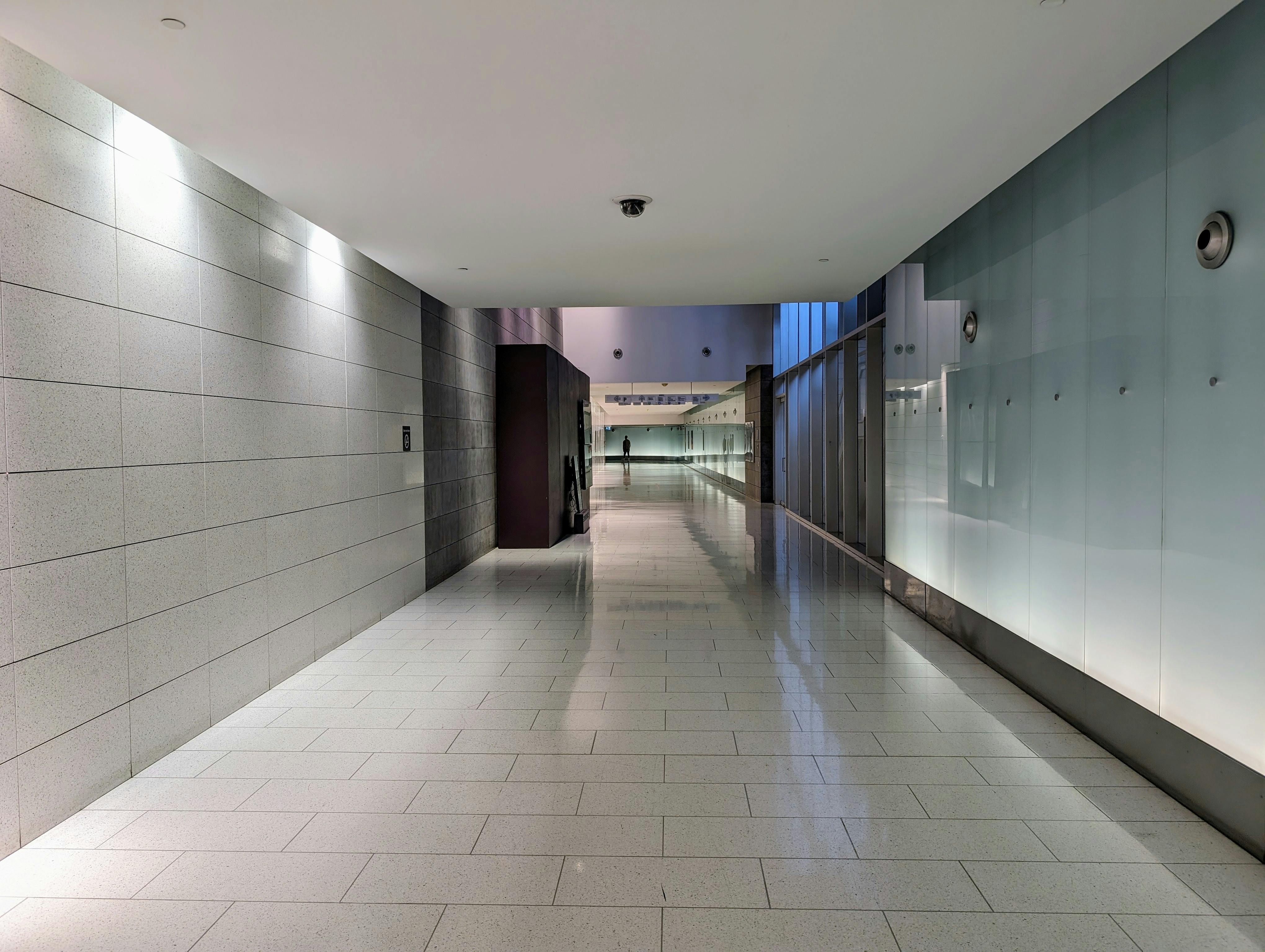 Modern Indoor Corridor in Montréal, Canada · Free Stock Photo