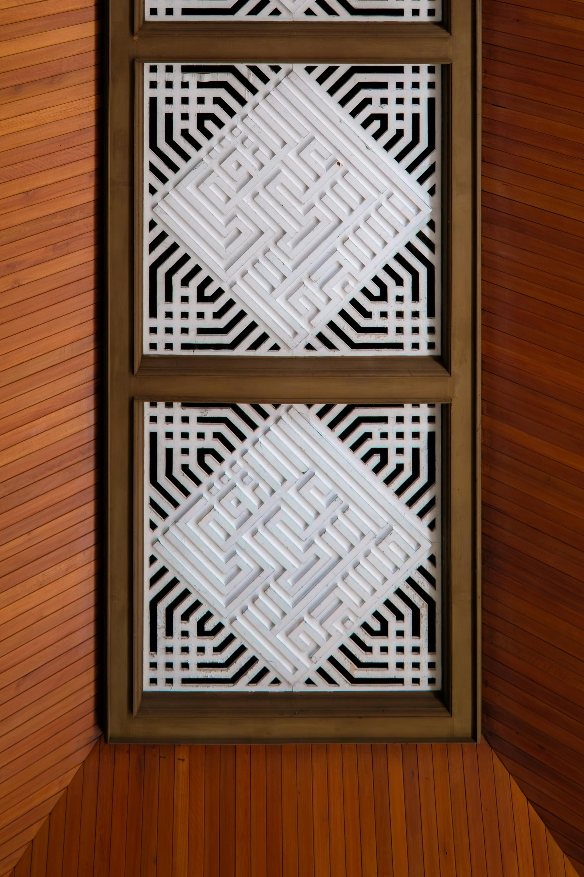 Intricate Islamic Geometric Ceiling Design · Free Stock Photo