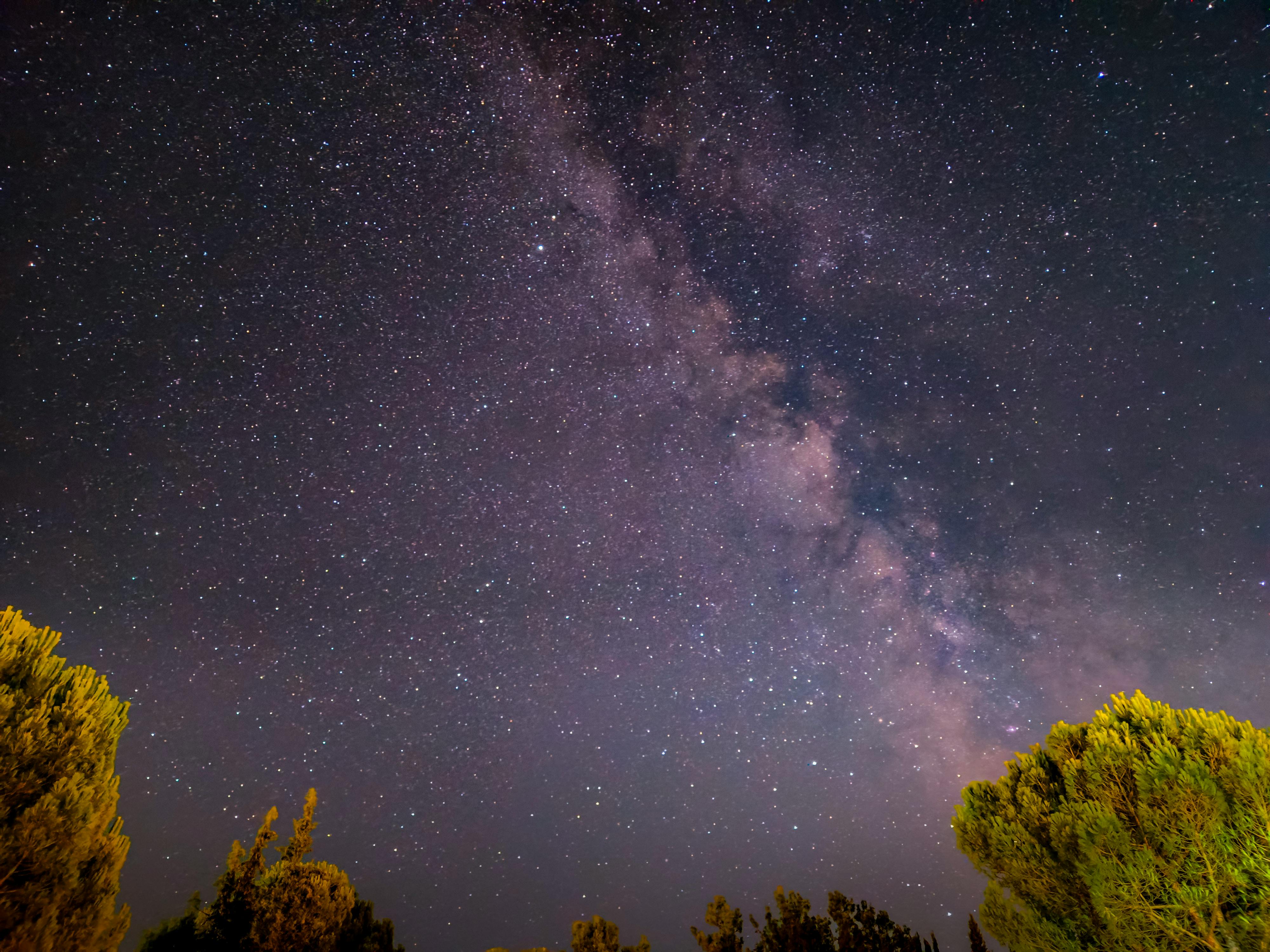 Samanyolu Galaksisi Ile Yıldızlı Gece Gökyüzü · Ücretsiz Stok Fotoğraf
