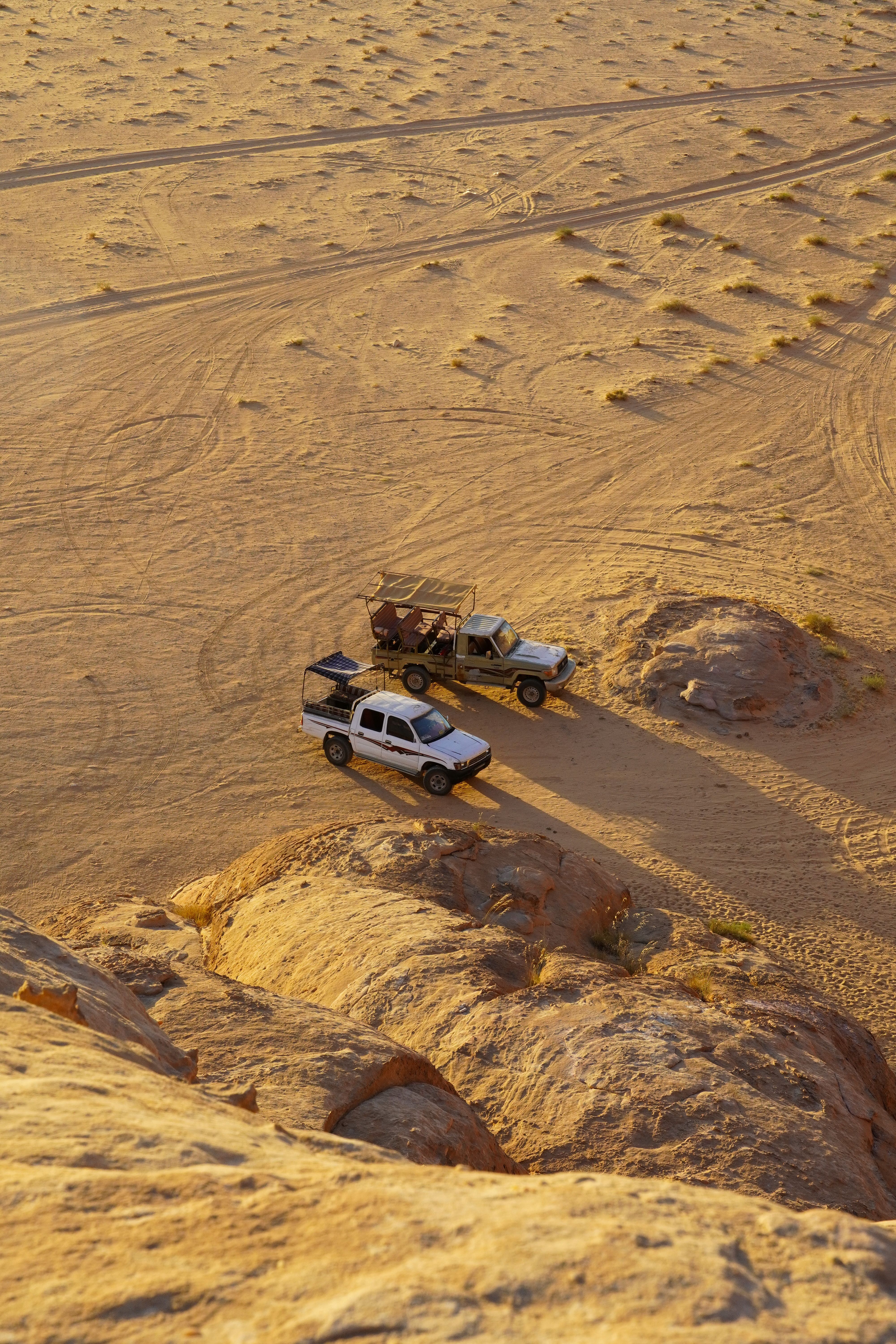 Middle Eastern Truck Desert Photos, Download The BEST Free Middle ...
