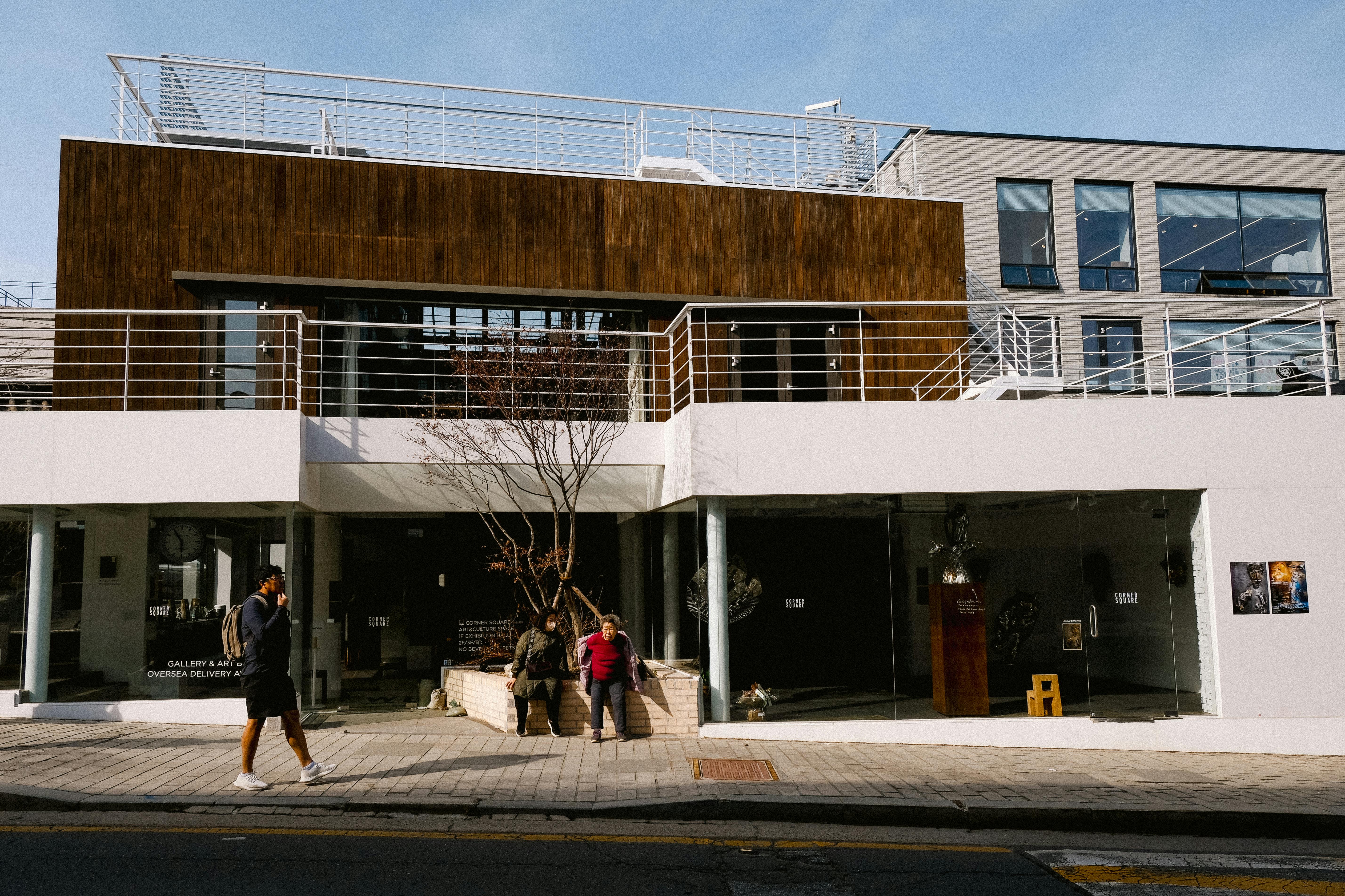 Modern Street View with Gallery and Pedestrians · Free Stock Photo