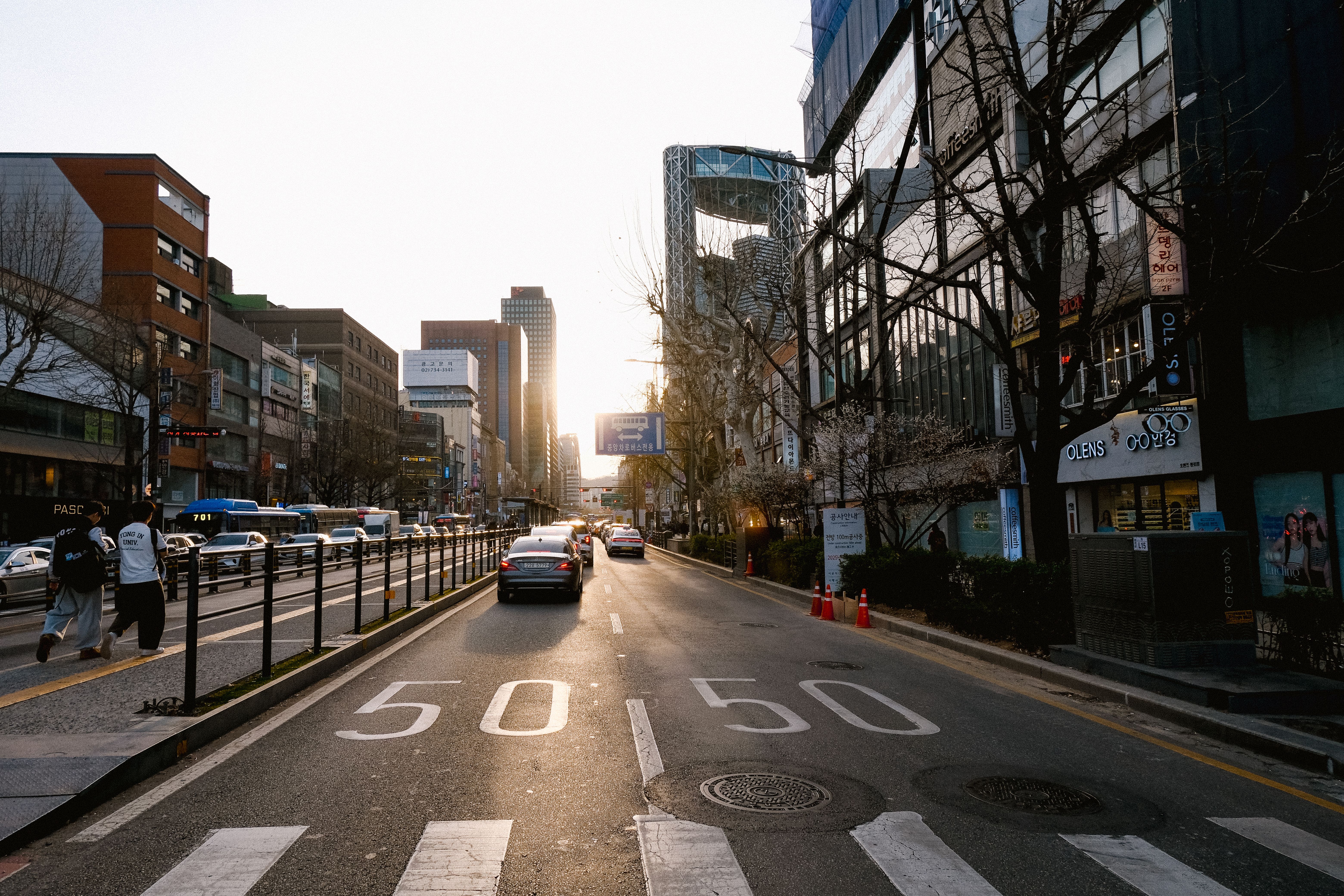 Urban Street Scene at Sunset in Seoul · Free Stock Photo