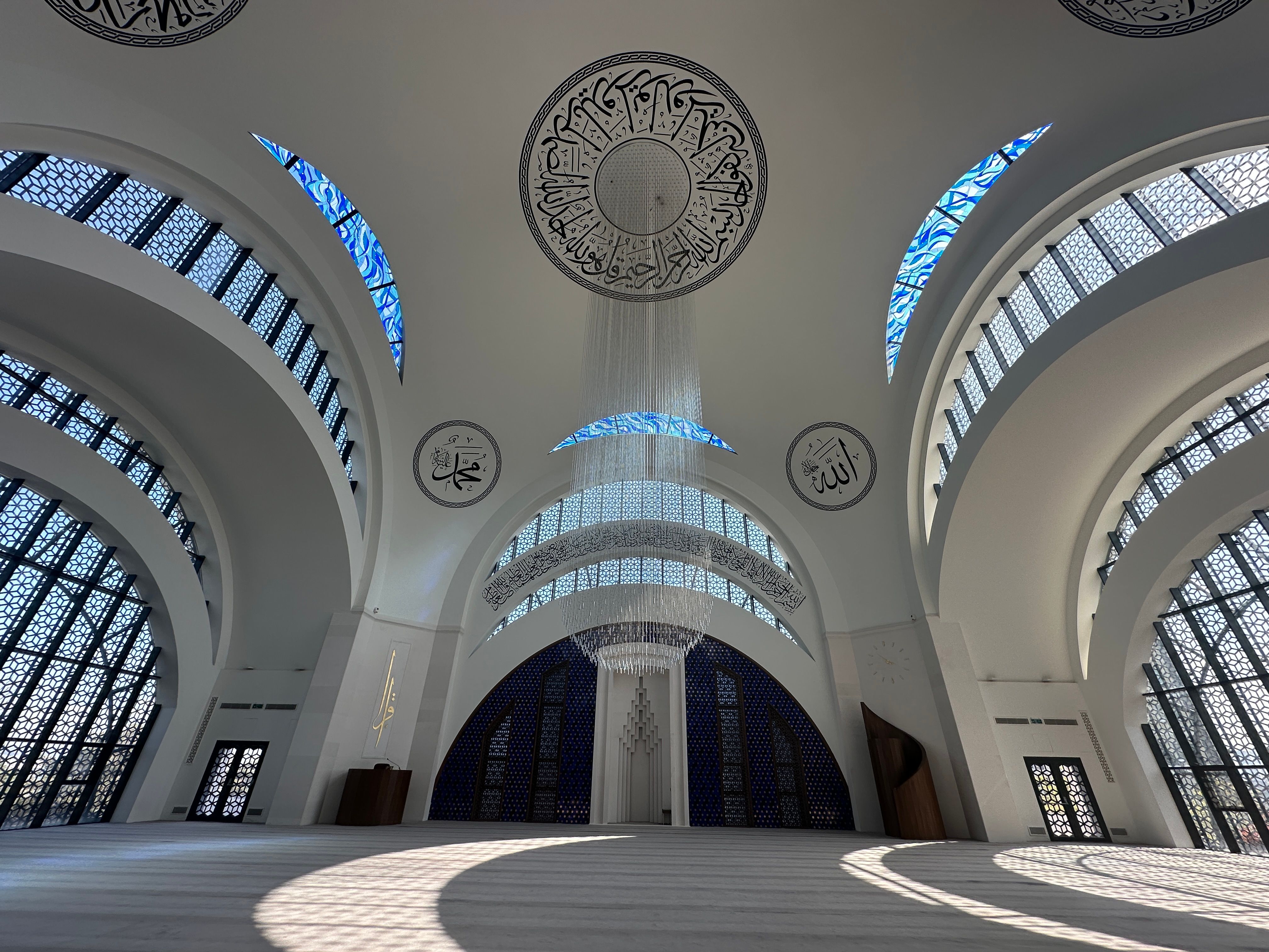 Elegant Mosque Interior with Arabic Calligraphy · Free Stock Photo