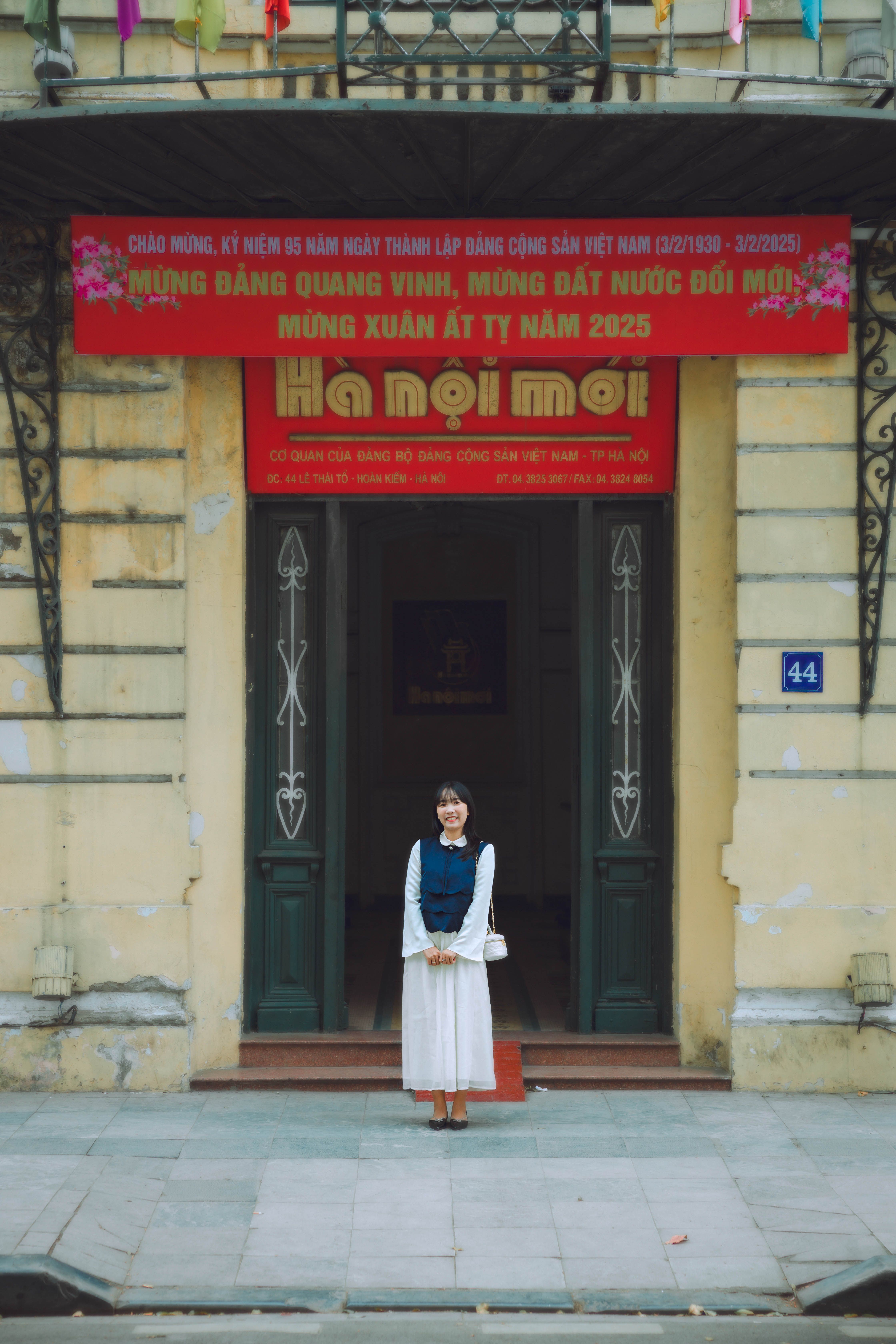 Traditional House Entrance with Vietnamese Banner · Free Stock Photo
