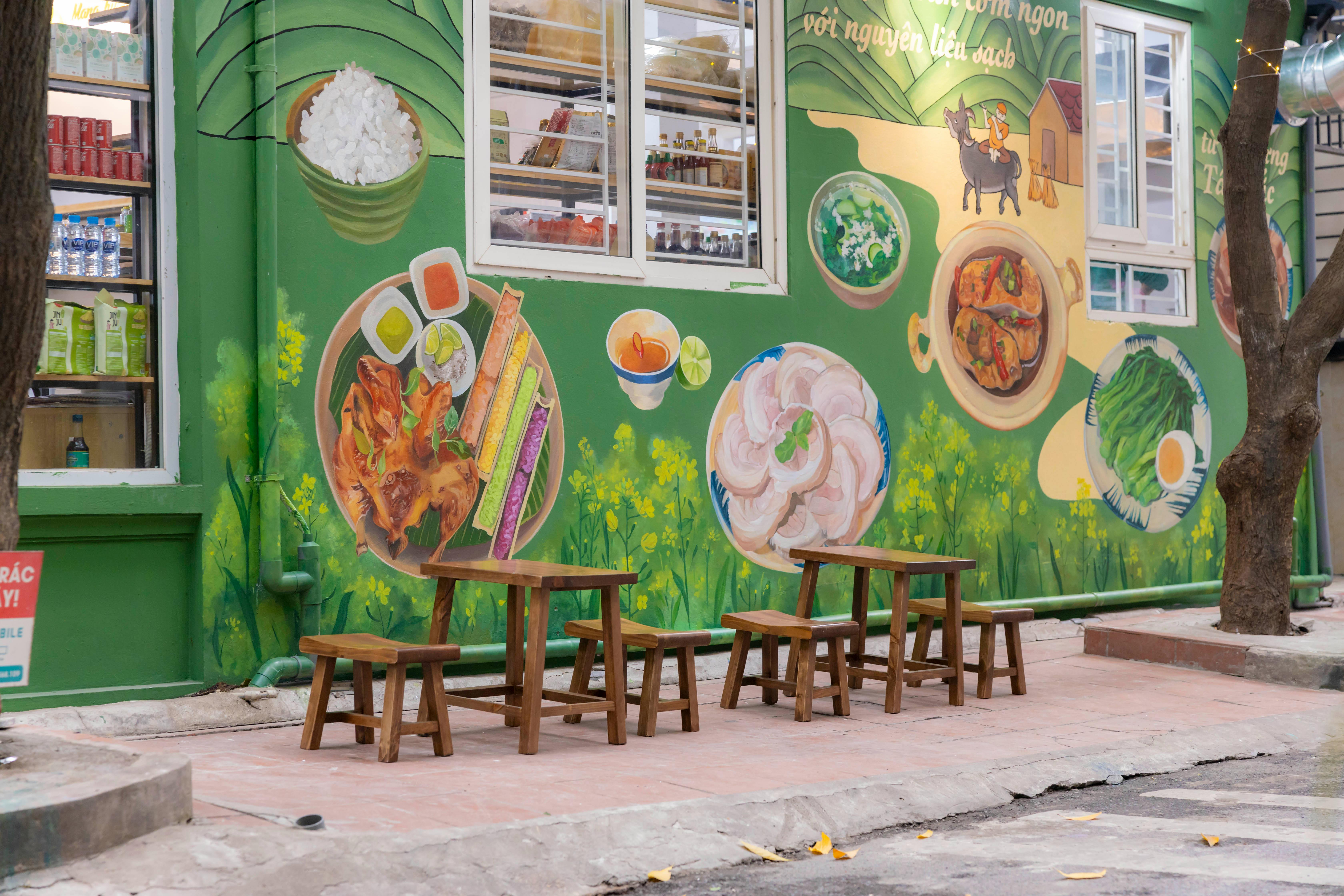 Street Cafe with Artistic Food Mural in Urban Setting · Free Stock Photo