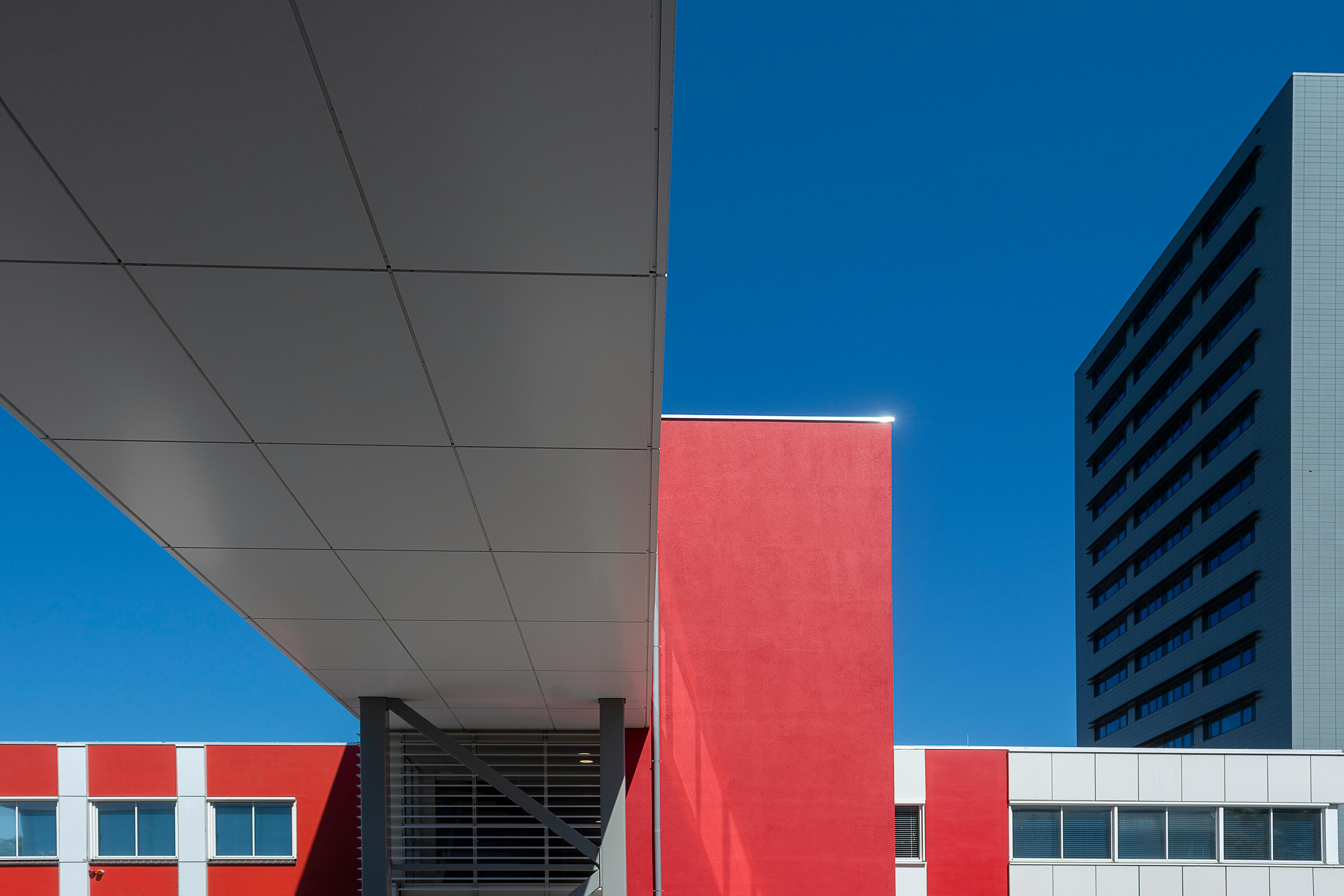 Modern Architectural Design with Red and White Contrast · Free Stock Photo