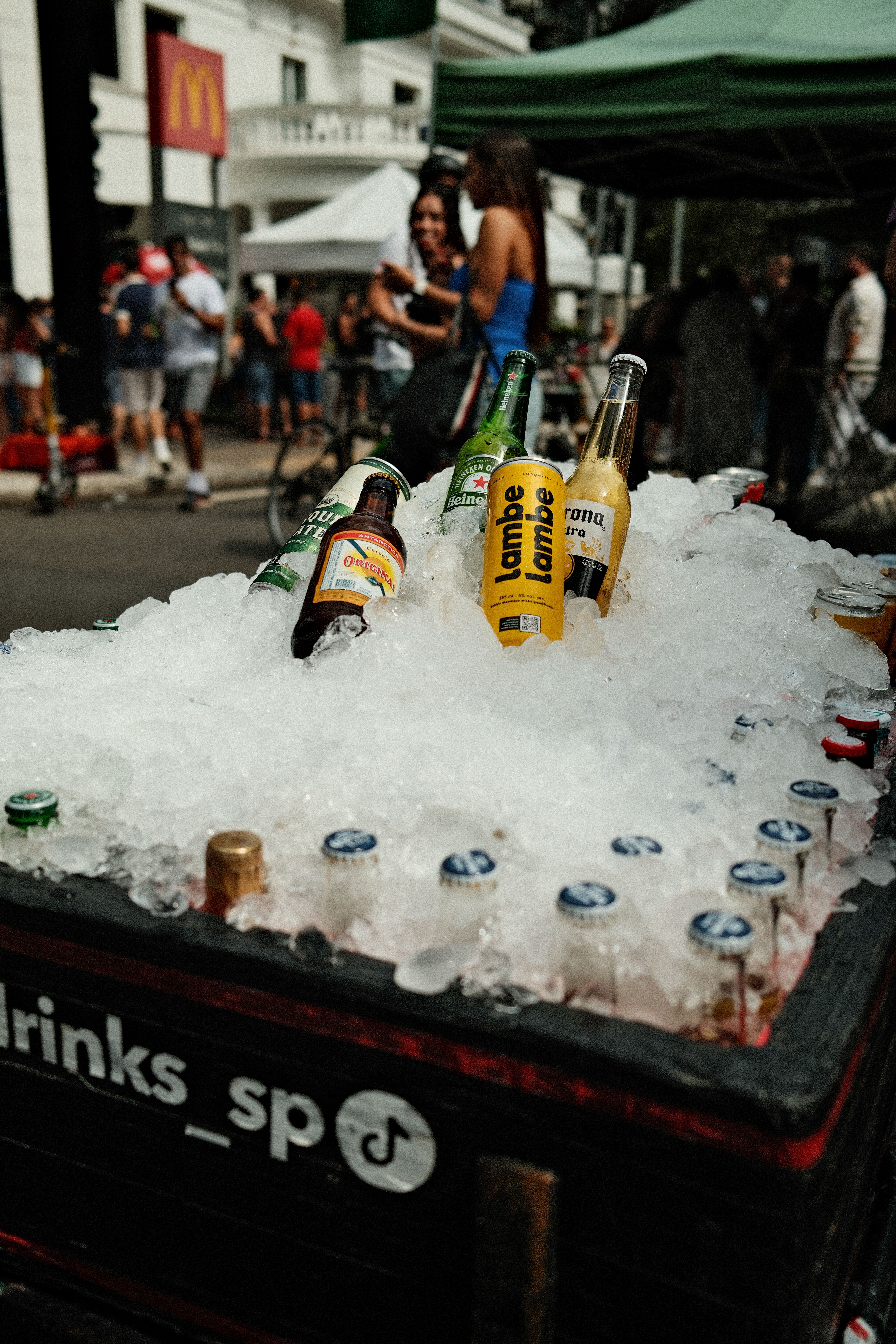 Outdoor Street Drink Stand with Iced Beverages · Free Stock Photo